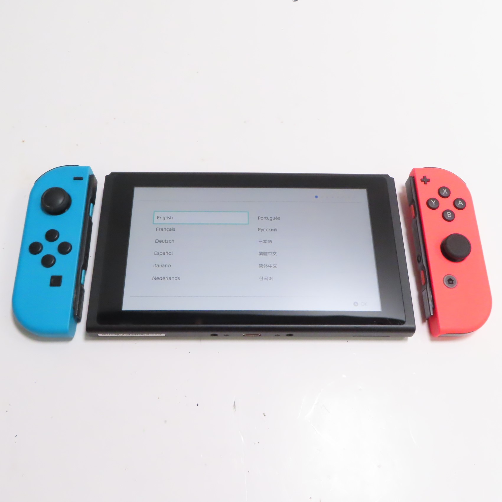 Nintendo HAC-001(-01) Switch 32GB Video Game Console - Red/Blue JoyCons ...