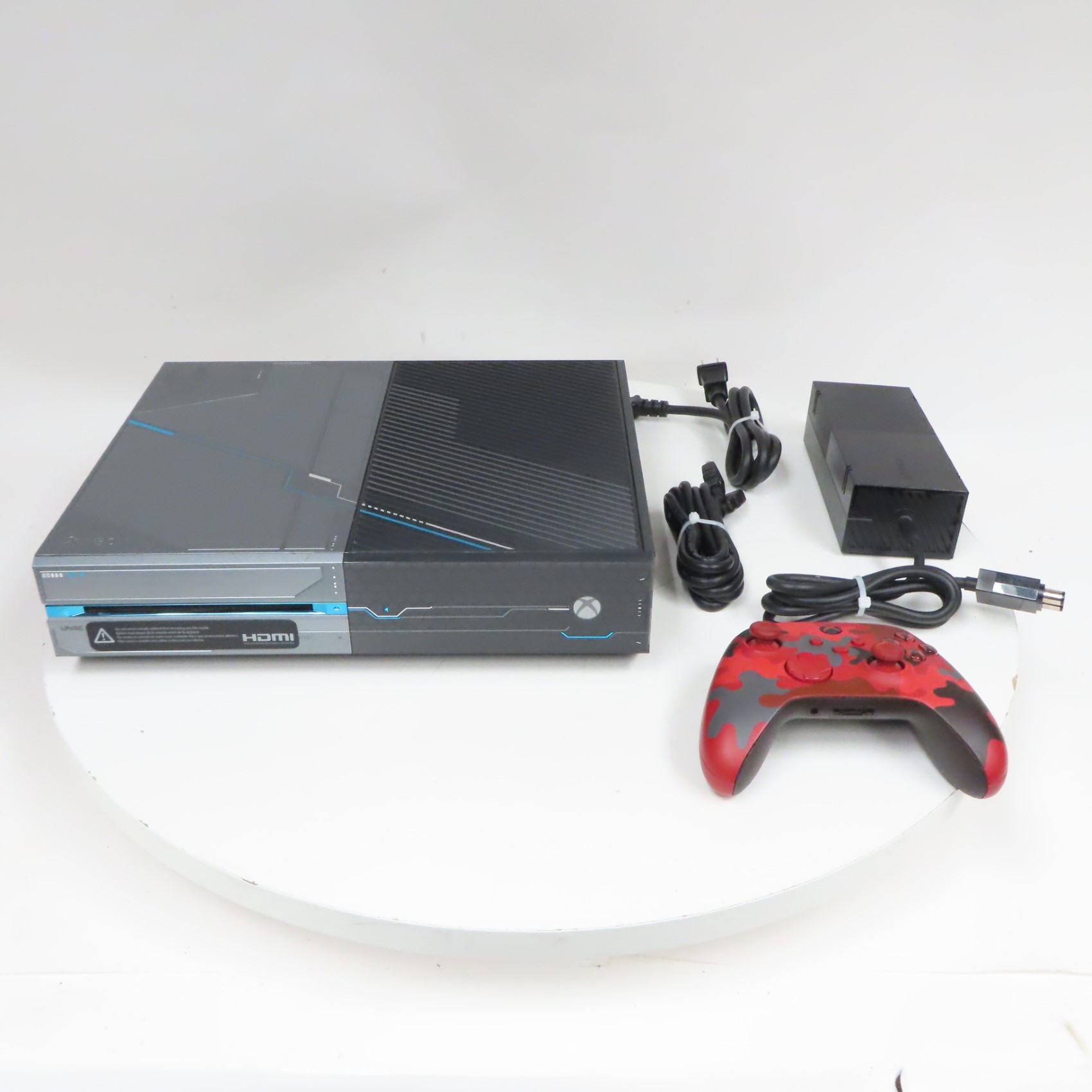 Microsoft 1540 Xbox One 1TB Video Game Console - Halo 5: Guardians Edition