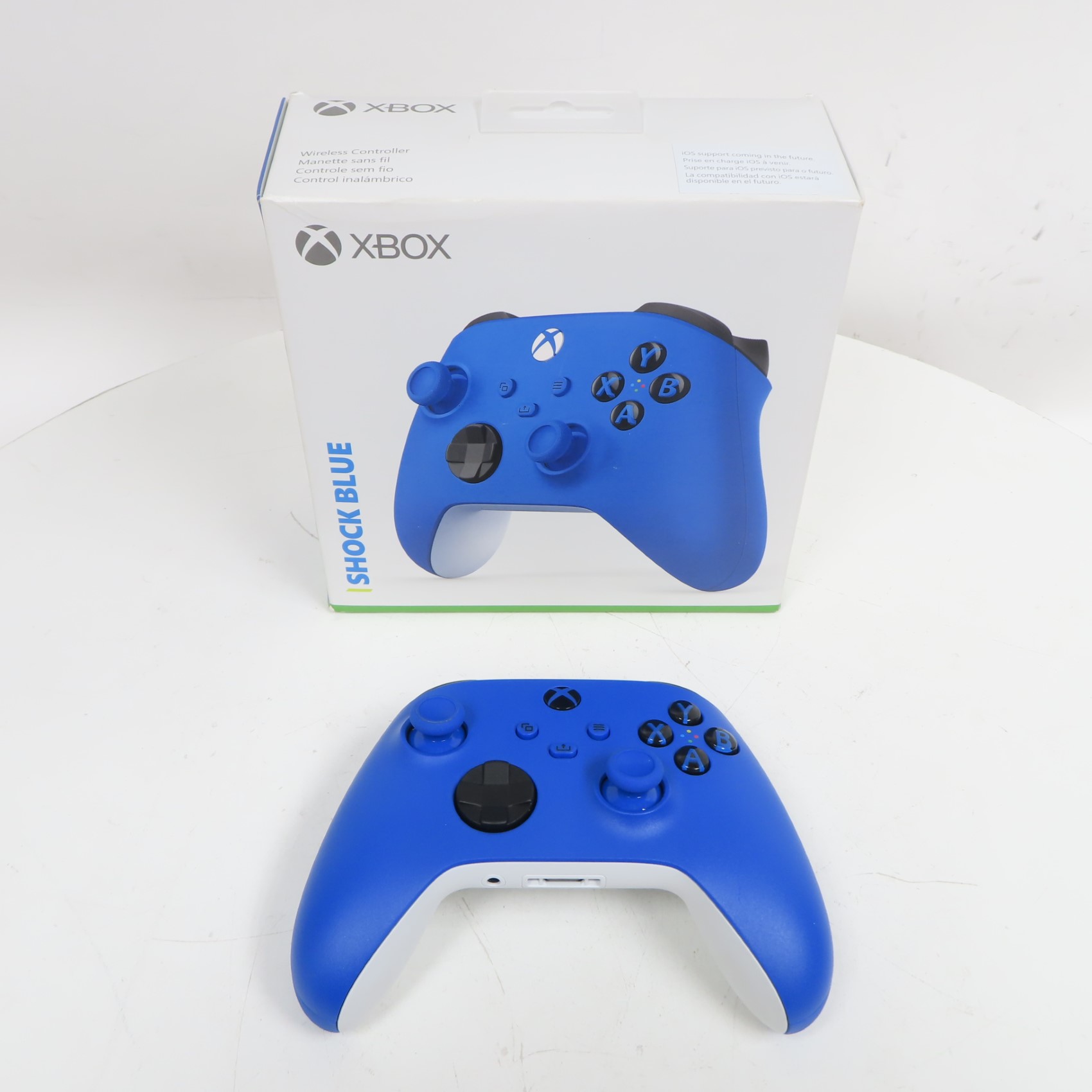 Microsoft 1914 Xbox Core Wireless Controller for Xbox/PC - Shock Blue ...