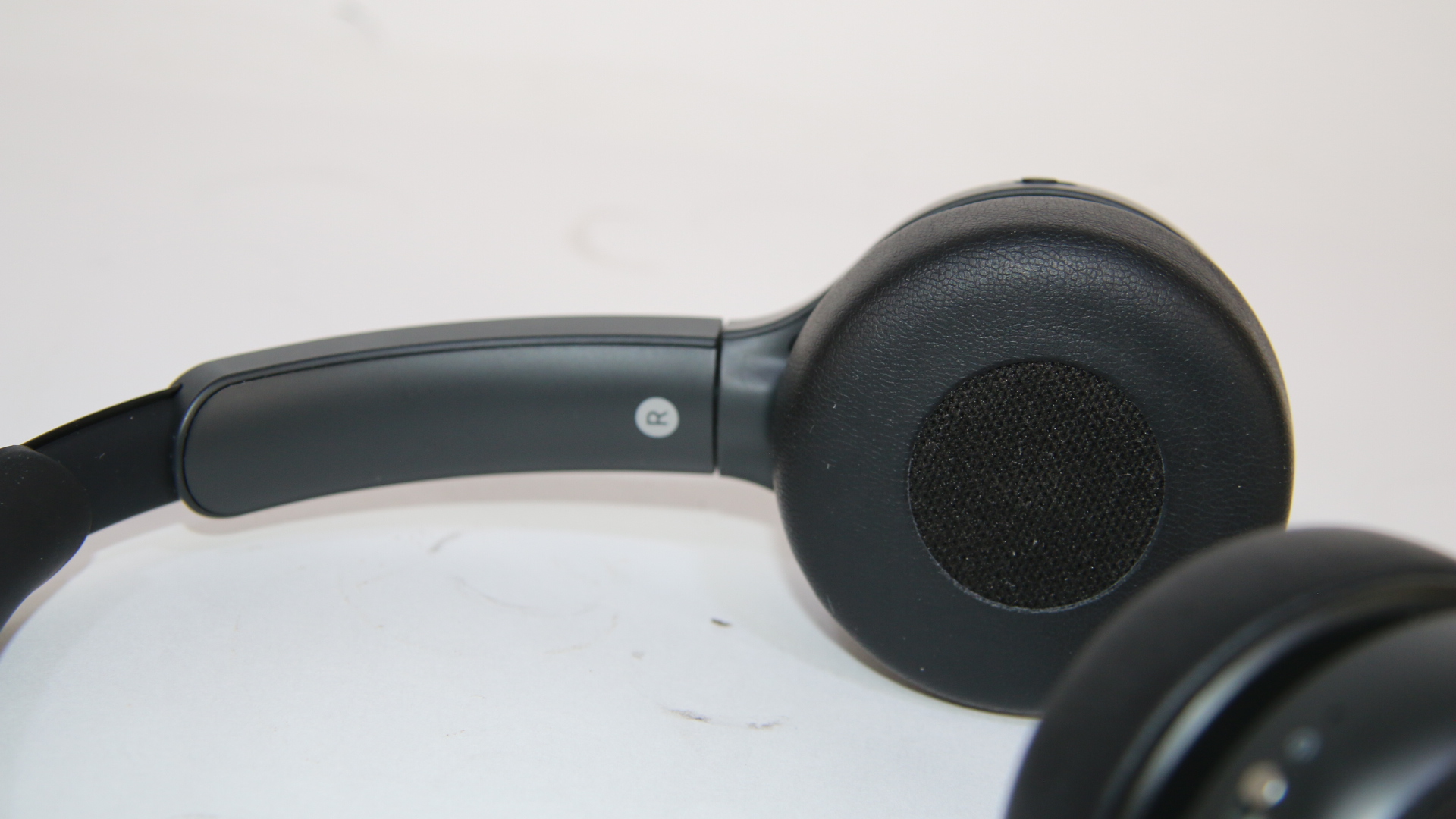 HS-WL-730-BUNA-C Cisco Dual On-Ear Carbon Black Headset 730