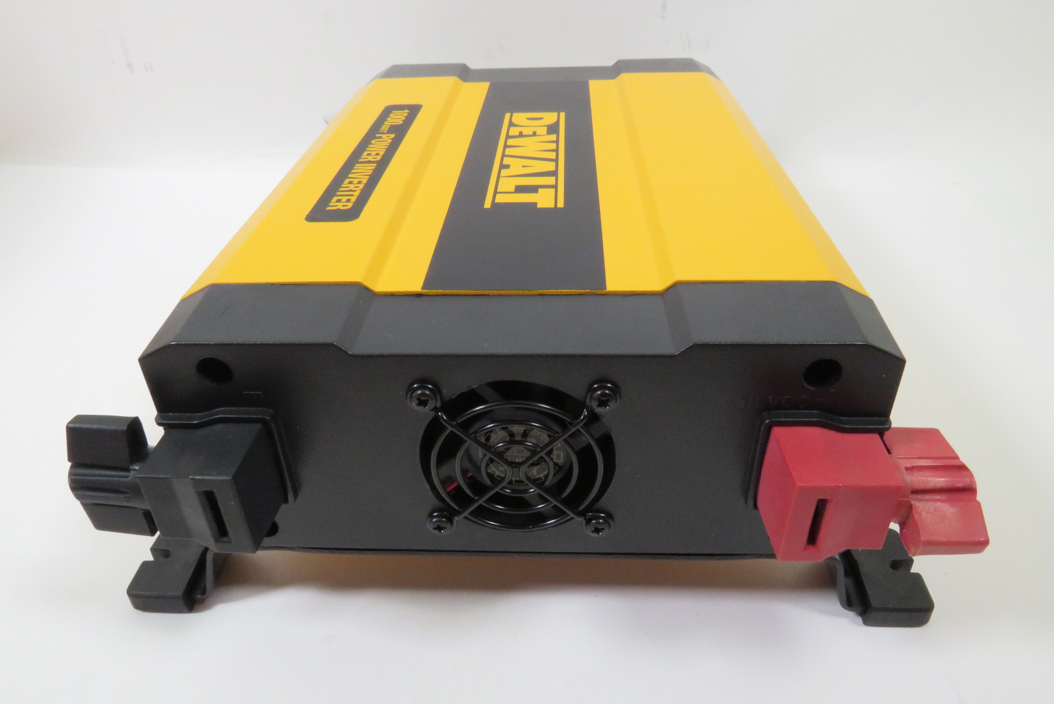 Dewalt Dxaepi1000 1000 Watt Triple Usb Port Portable Car Power Inverter