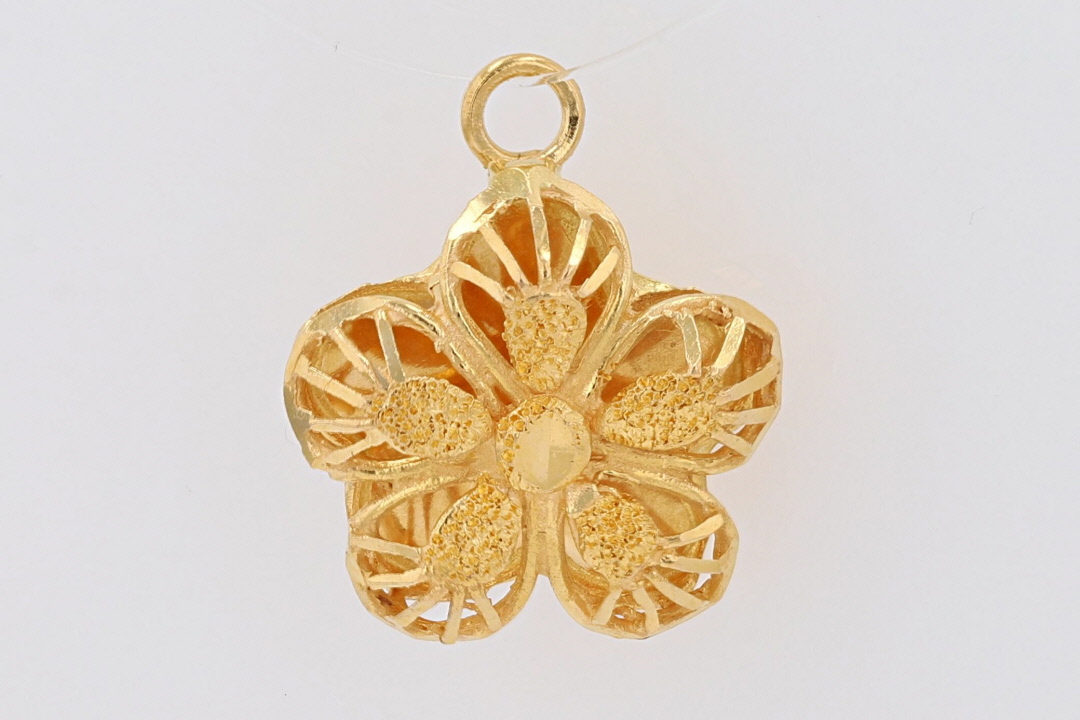 18.6mm Diamond Cut Filigree Flower Statement Pendant w/o Chain 21k ...