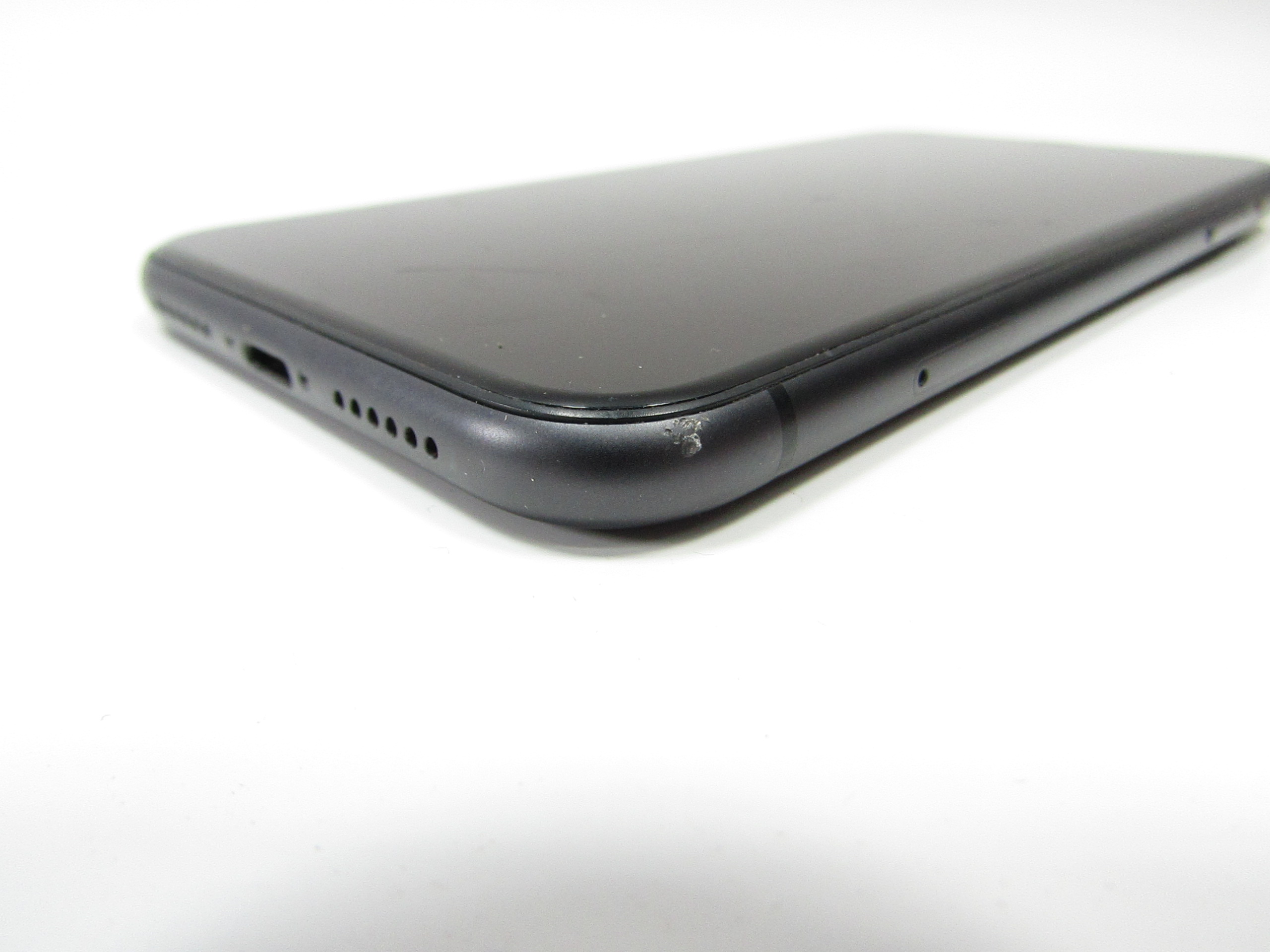 Apple iPhone 11 MM693LL/A 64GB Black 6.1" Wi-Fi Bluetooth Smartphone