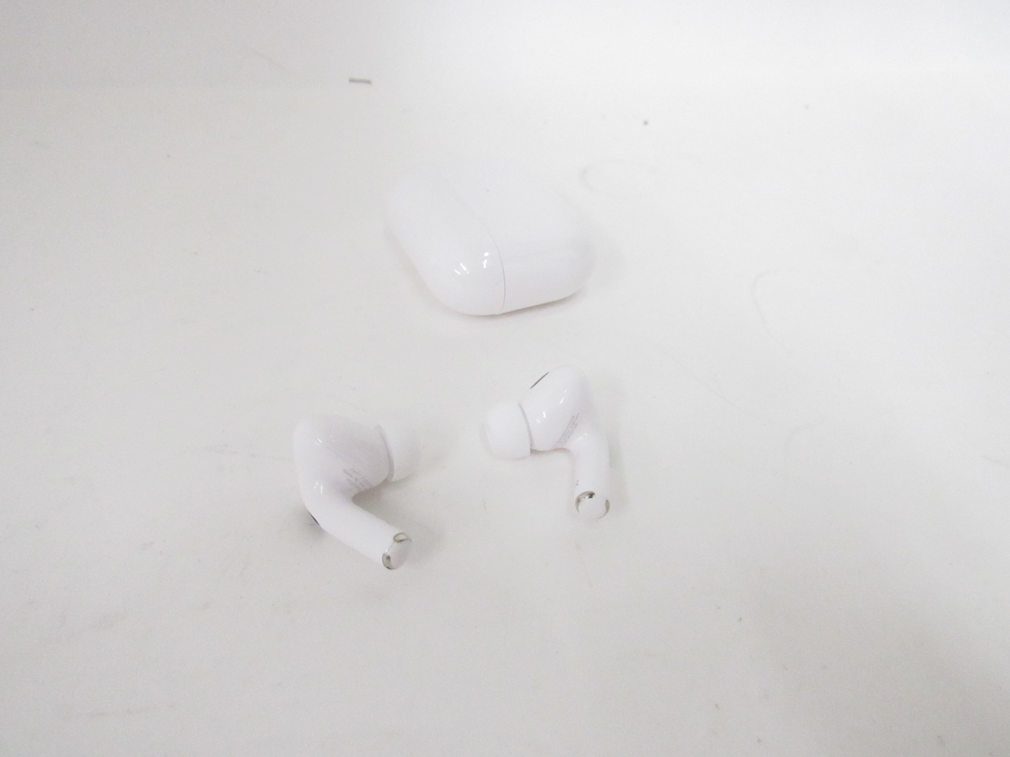 Apple AirPods 2nd Generation MQD83AM/A A2698 Wireless Earbuds