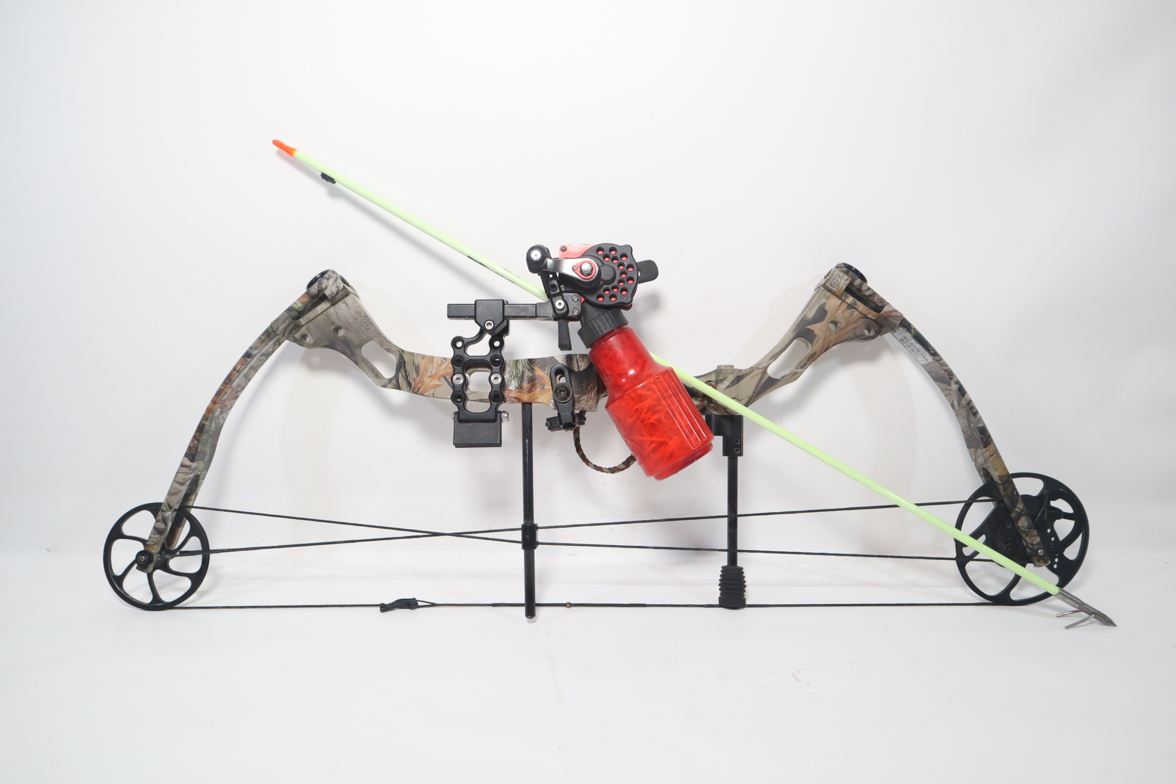 Parker Bows Eagle C3206-11021 Camouflage Compound Bow 5964 / Fishing Attachment