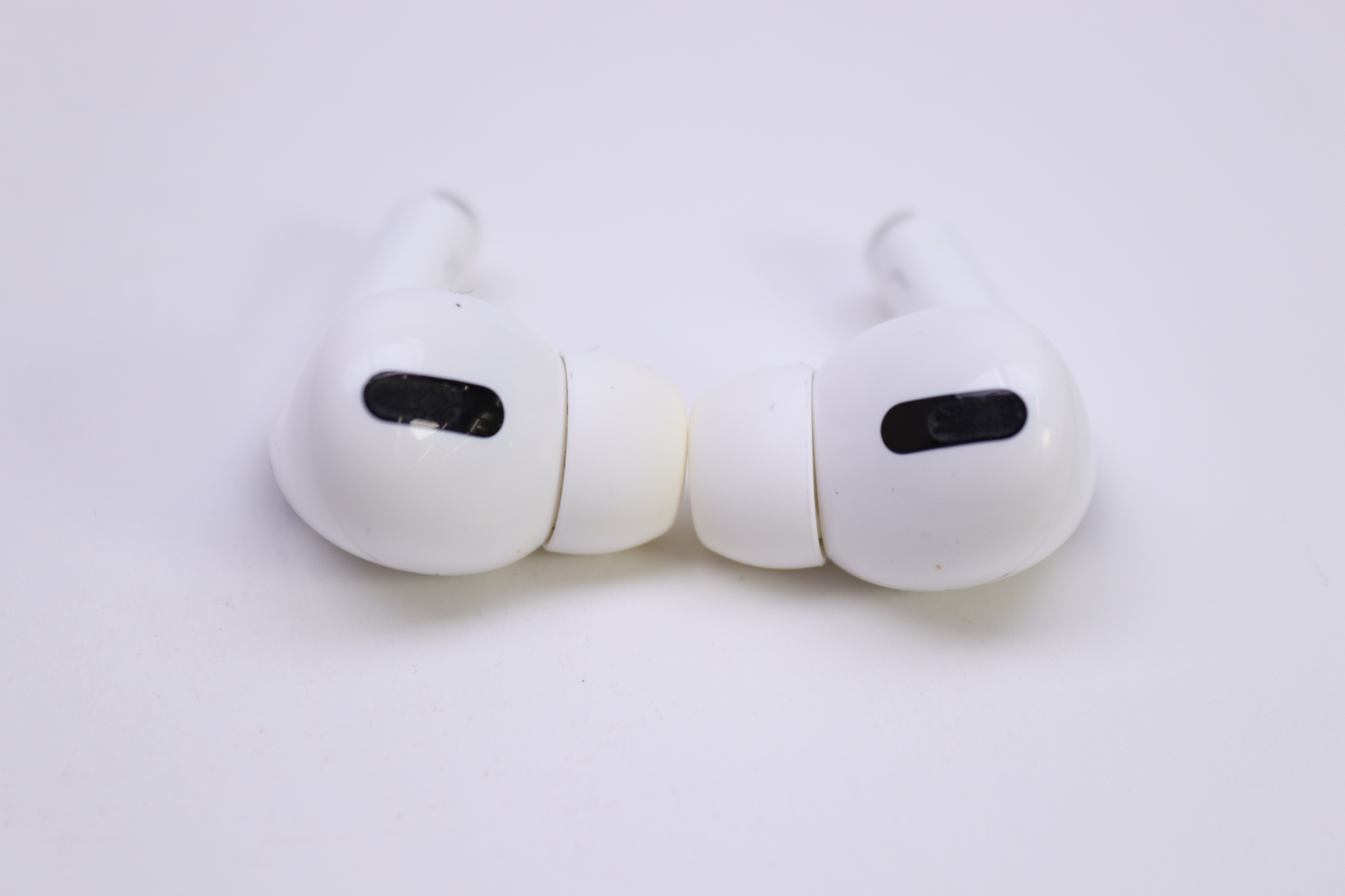 Apple MLWK3AM/A MagSafe Wireless Bluetooth Headphones AirPods Pro