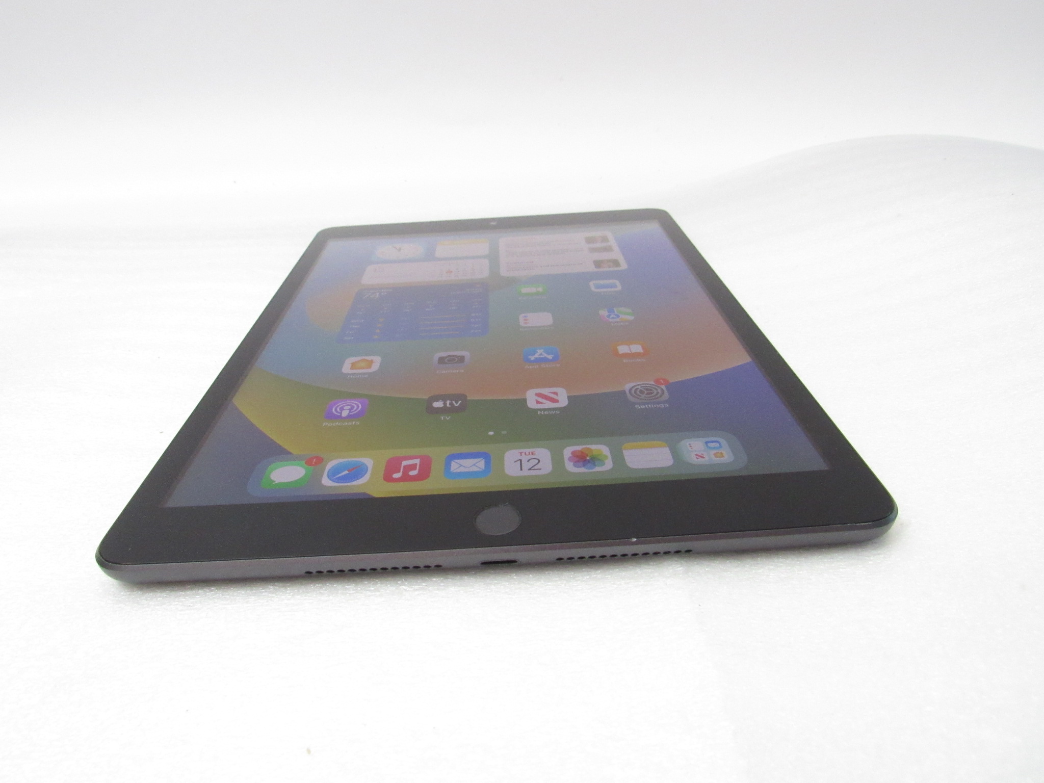 Apple iPad MK2K3LL/A A2602 10.2" 9th Gen (Wi-Fi Only) 64GB Storage Tablet