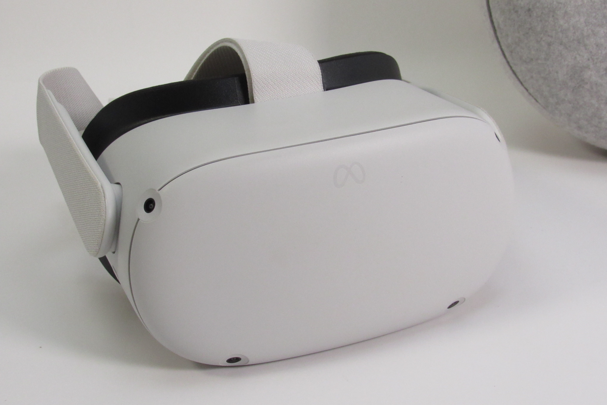 Oculus Quest 2 KW49CM 128GB Standalone All-in-One Virtual Reality Headset