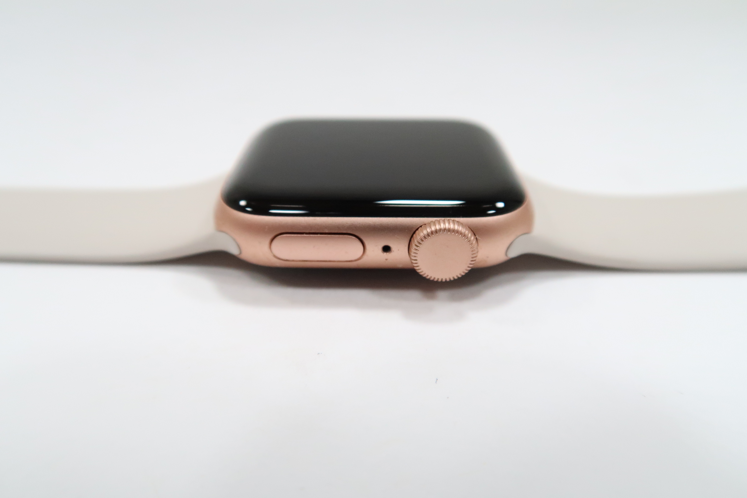 Apple Watch A2351 SE 1st Generation 40mm GPS Smart Watch - Rose Gold 3085