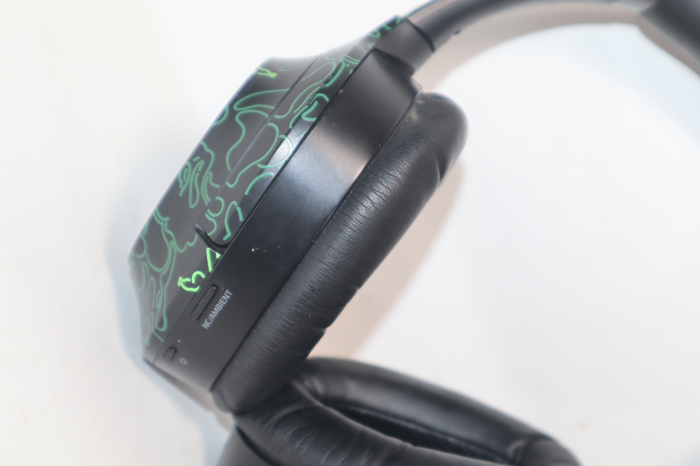 Razer x A Bathing Ape Opus RZ04-024901 THX Noise Cancelling Bluetooth ...