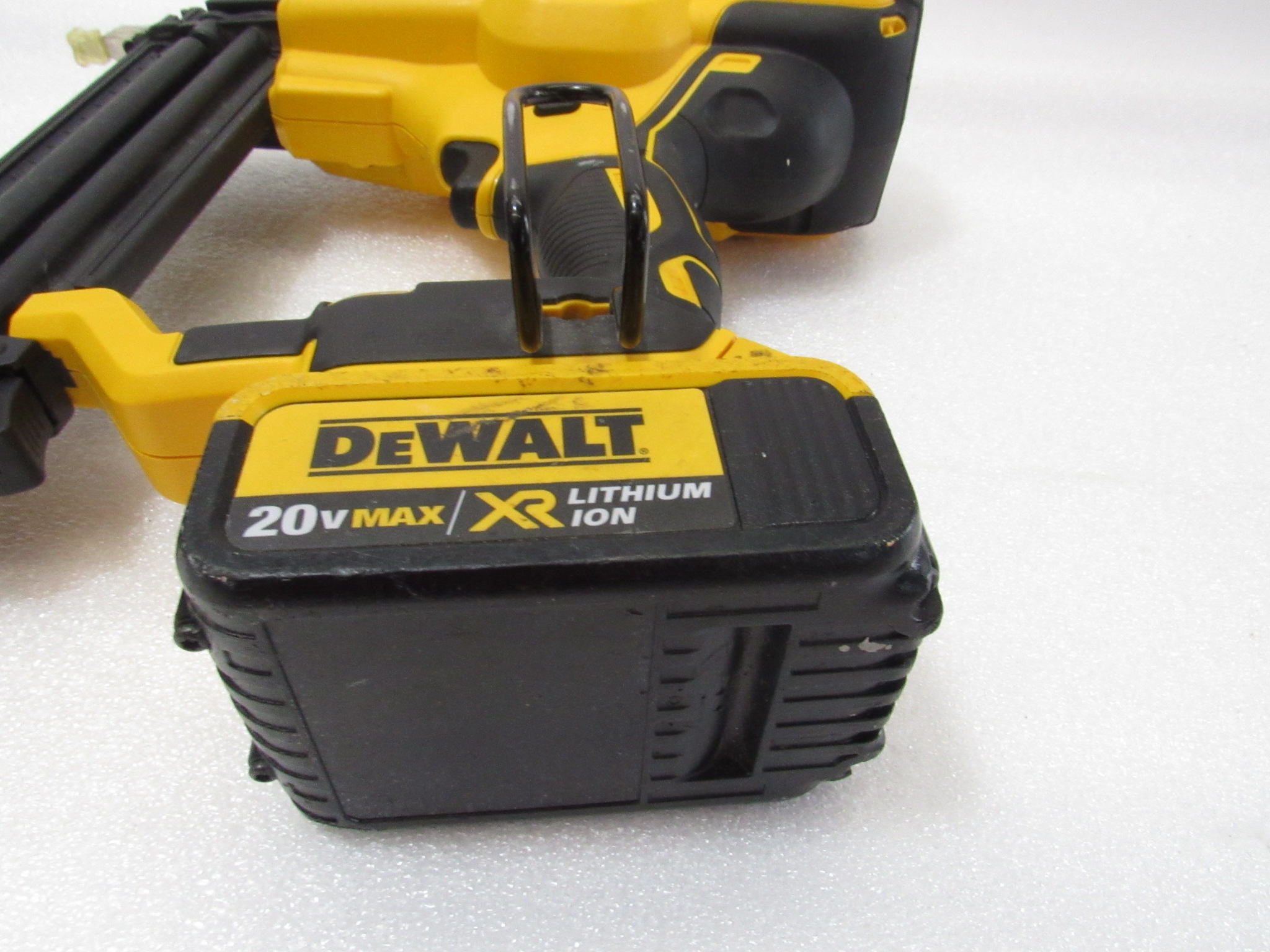 DeWalt DCN680 20V MAX XR Lithium-Ion Cordless 18-Gauge Brad Nailer
