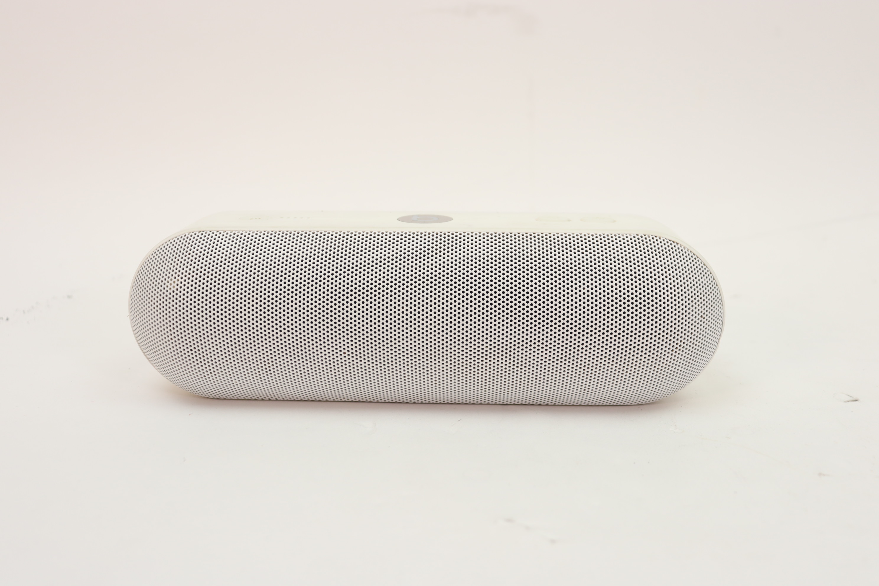 Apple Beats Pill A1680 Wireless Portable Bluetooth Speaker - White