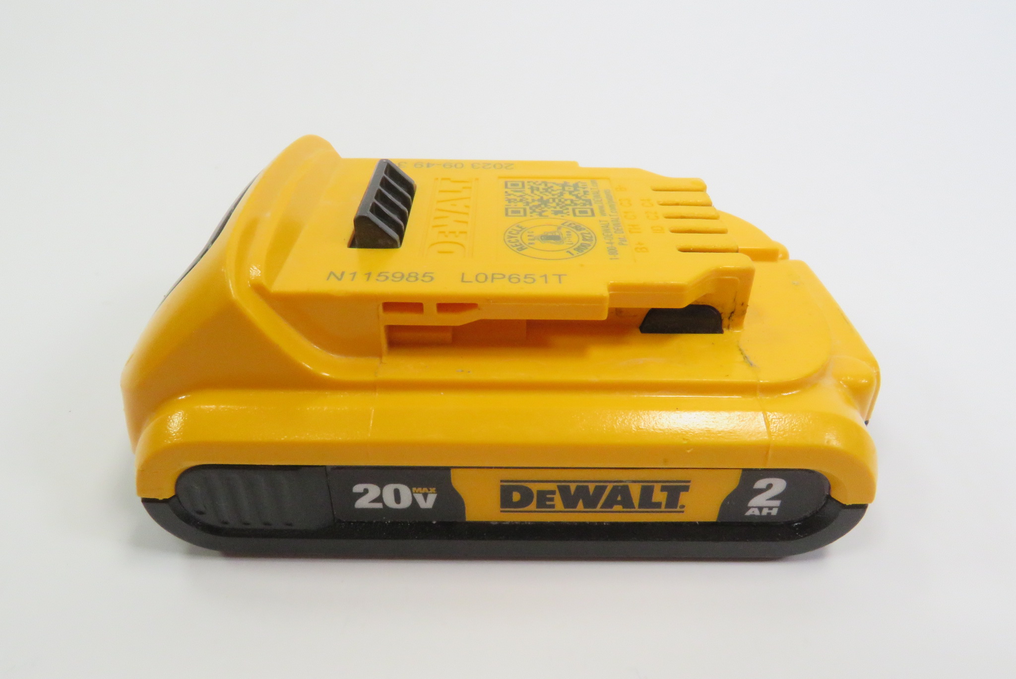 DeWalt DCW210 20V MAX XR Cordless Brushless 5" Random Orbit Palm Sander