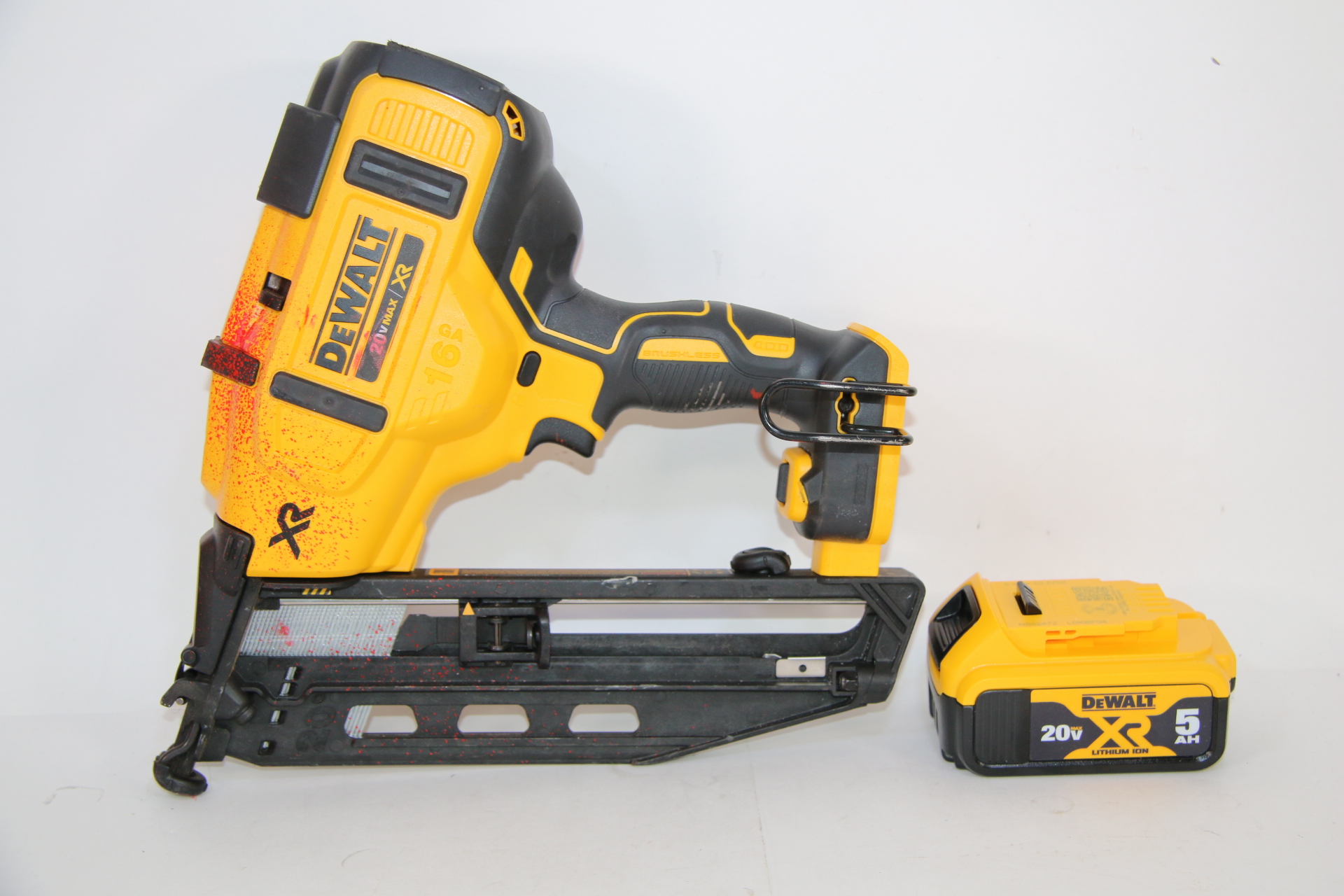 DeWalt DCN660 20V MAX XR 16 GA Angled Finish Nailer MGPB