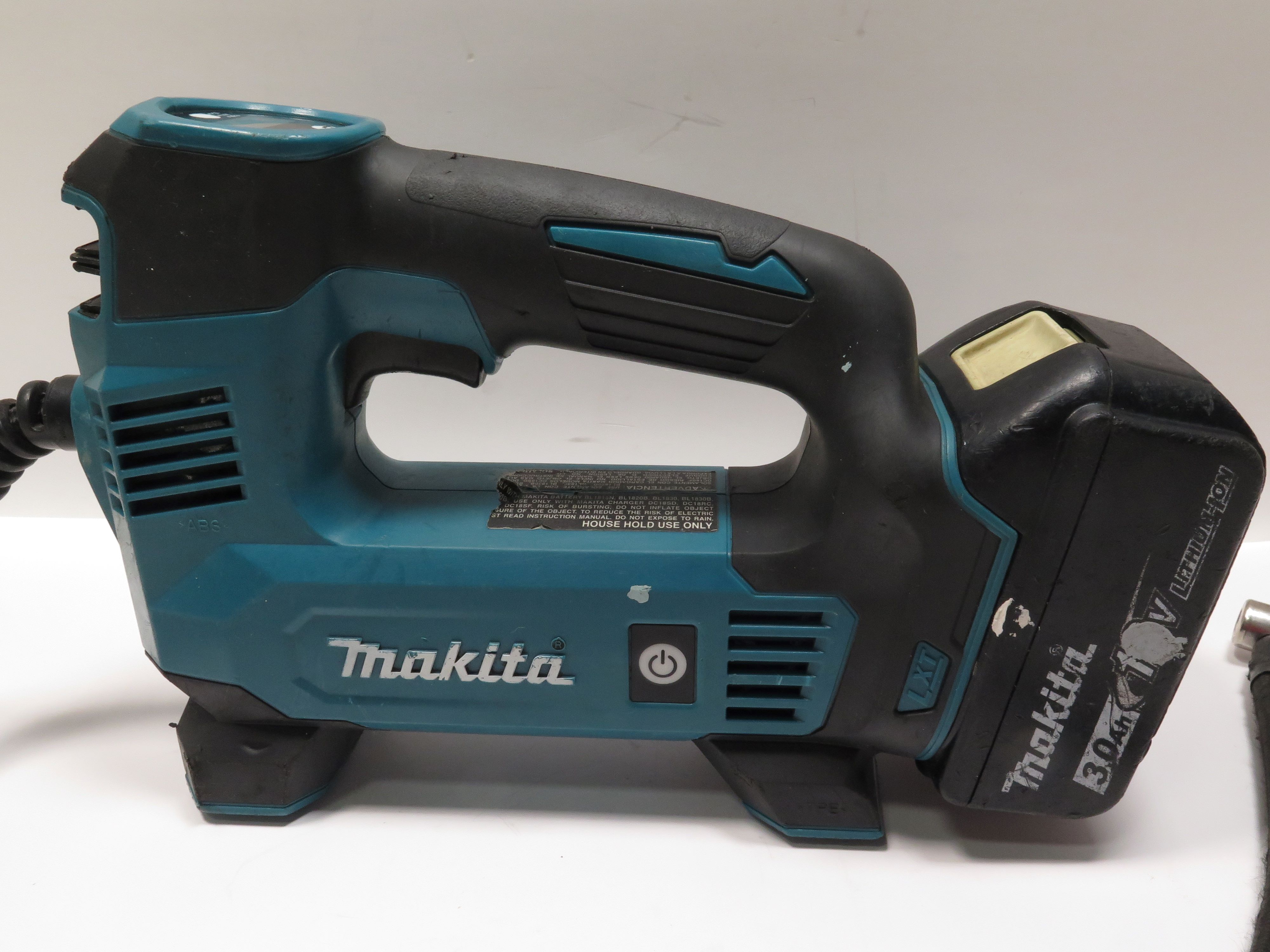 Makita DMP180 18V LXT Lithium-Ion Cordless Electric Portable Inflator 7257
