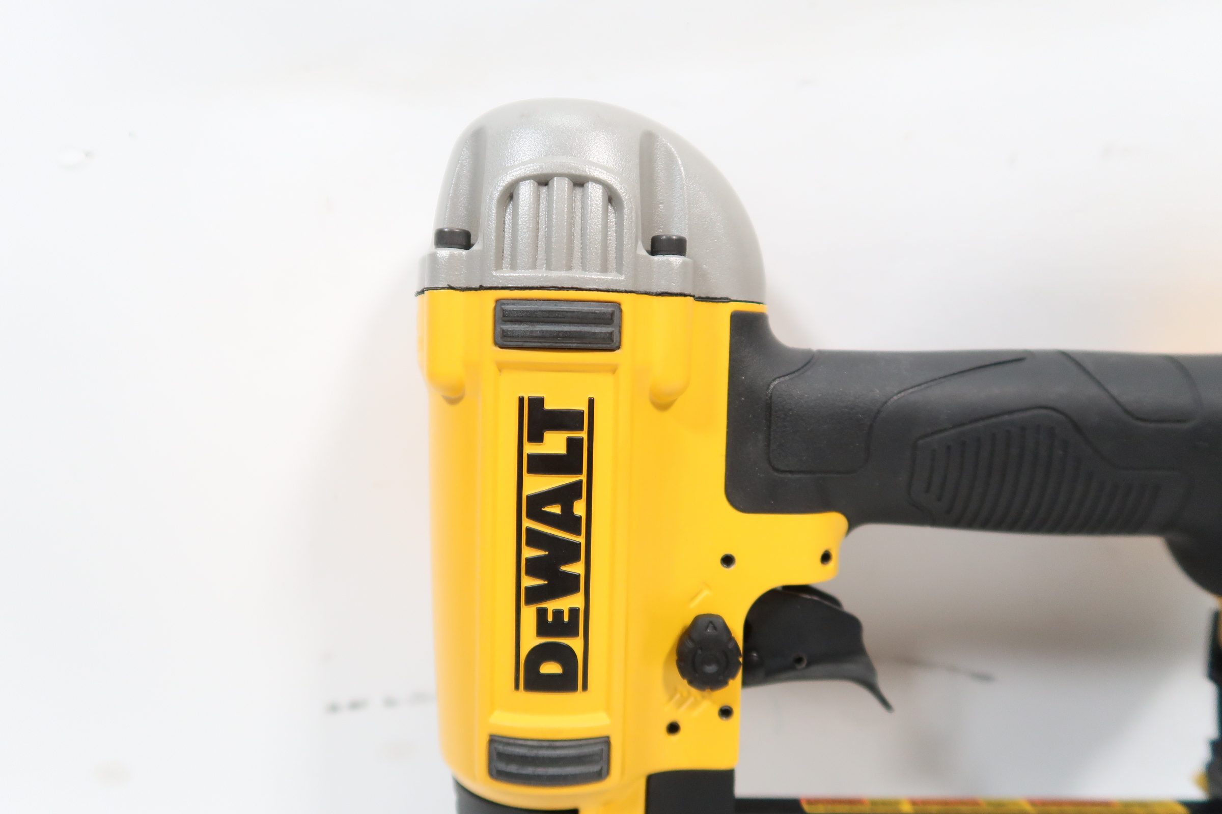 DeWalt DWFP12233 18-Gauge Pneumatic Corded Brad Nailer