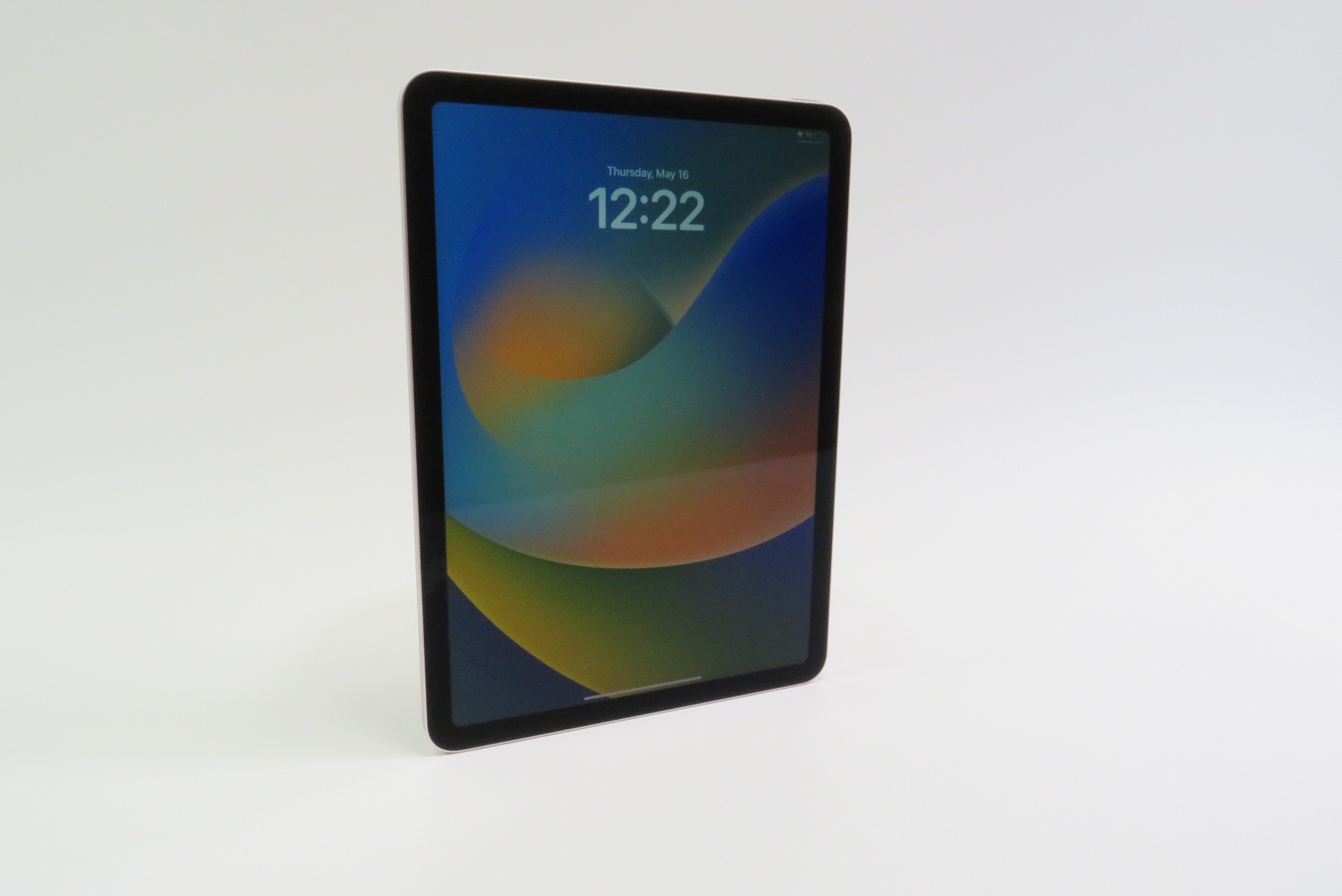 Apple iPad Air 5th Gen A2588 MM9F3LL/A 10.9" Wi-Fi 64GB Tablet