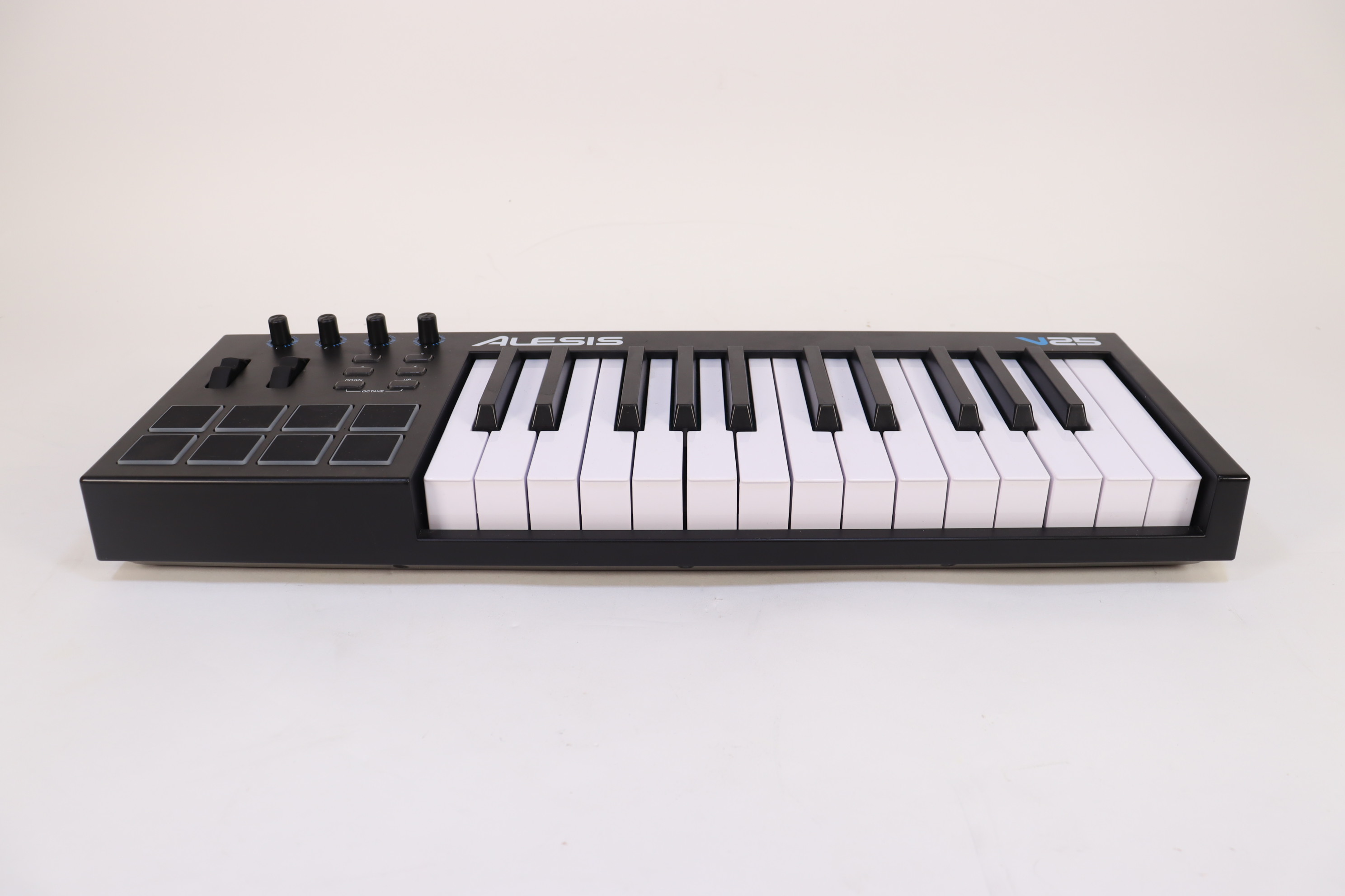 Alesis V25 25 Key Midi Keyboard Controller - 8 Backlit Pads - 2 Wheels ...