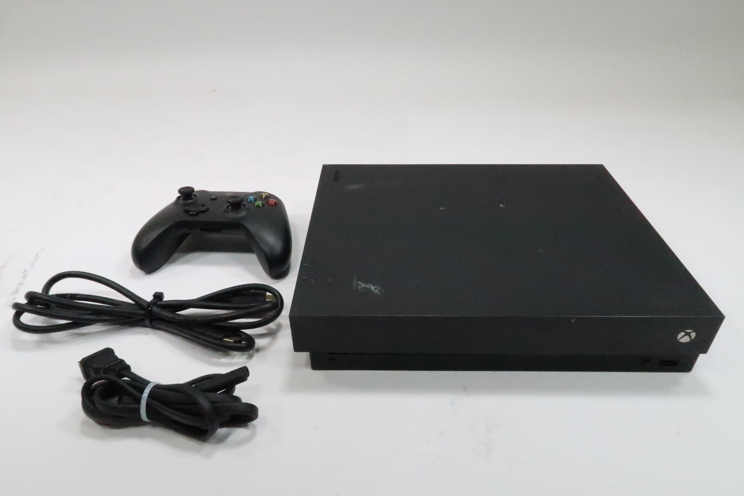 Microsoft 1787 Xbox One X 1TB Video Game Console 9493