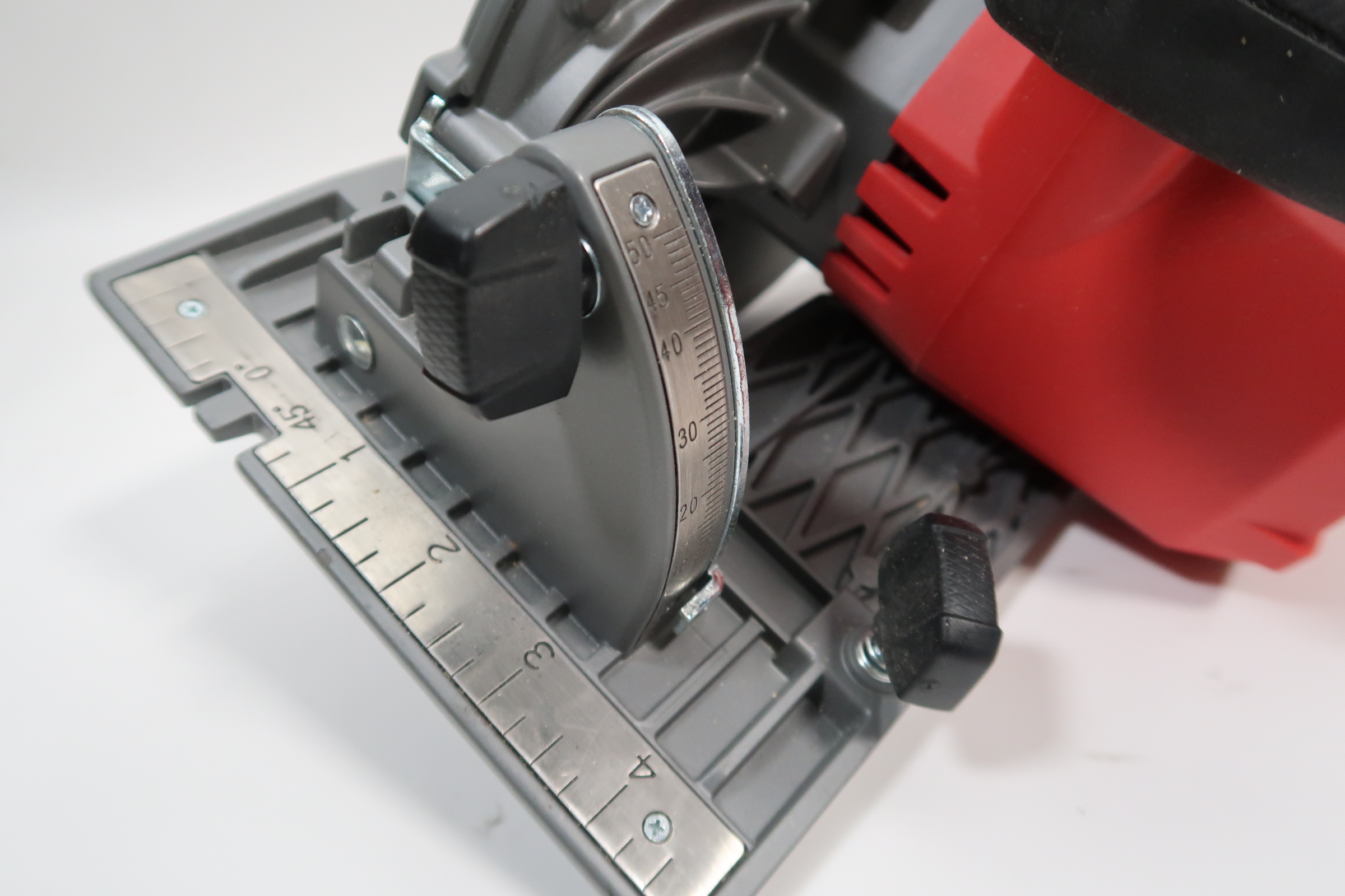 Milwaukee 2732-20 18V Lithium-Ion Brushless Cordless 7-1/4 in. Circular Saw