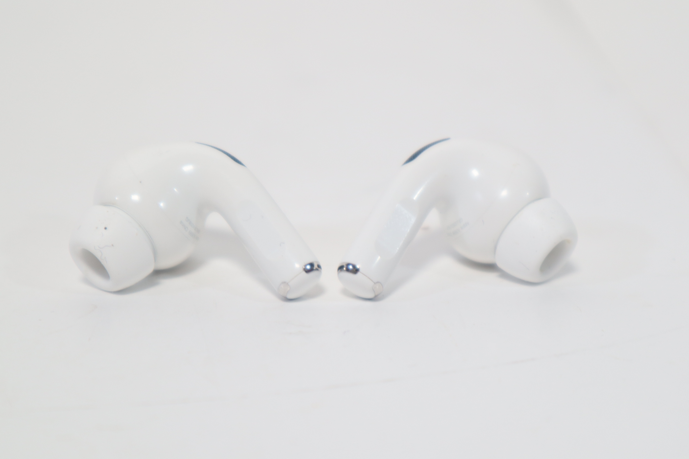 Apple AirPods Pro 2 A2698 & A2699 Gen 2 Noise Cancelling Bluetooth ...