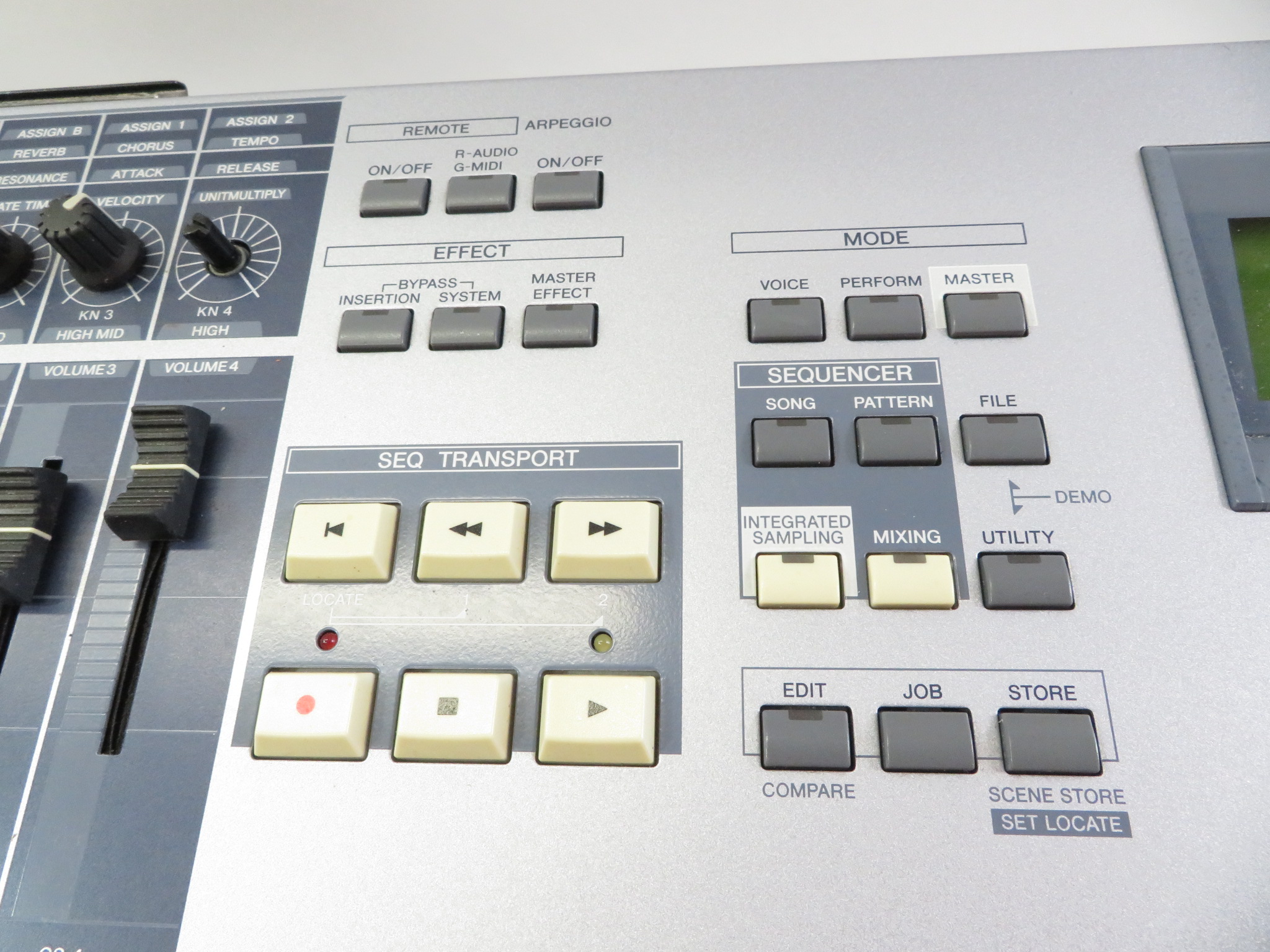 Yamaha MOTIF ES6 61-Key Music Production Synthesizer Keyboard
