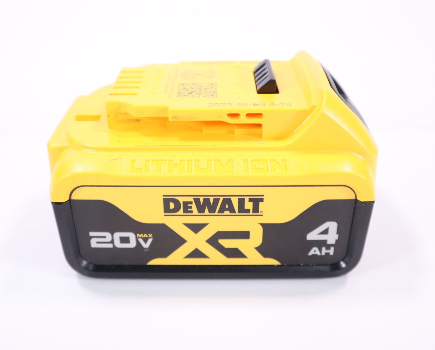 DEWALT DCB204 20-Volt MAX XR Premium Lithium-Ion 4.0Ah Battery Pack
