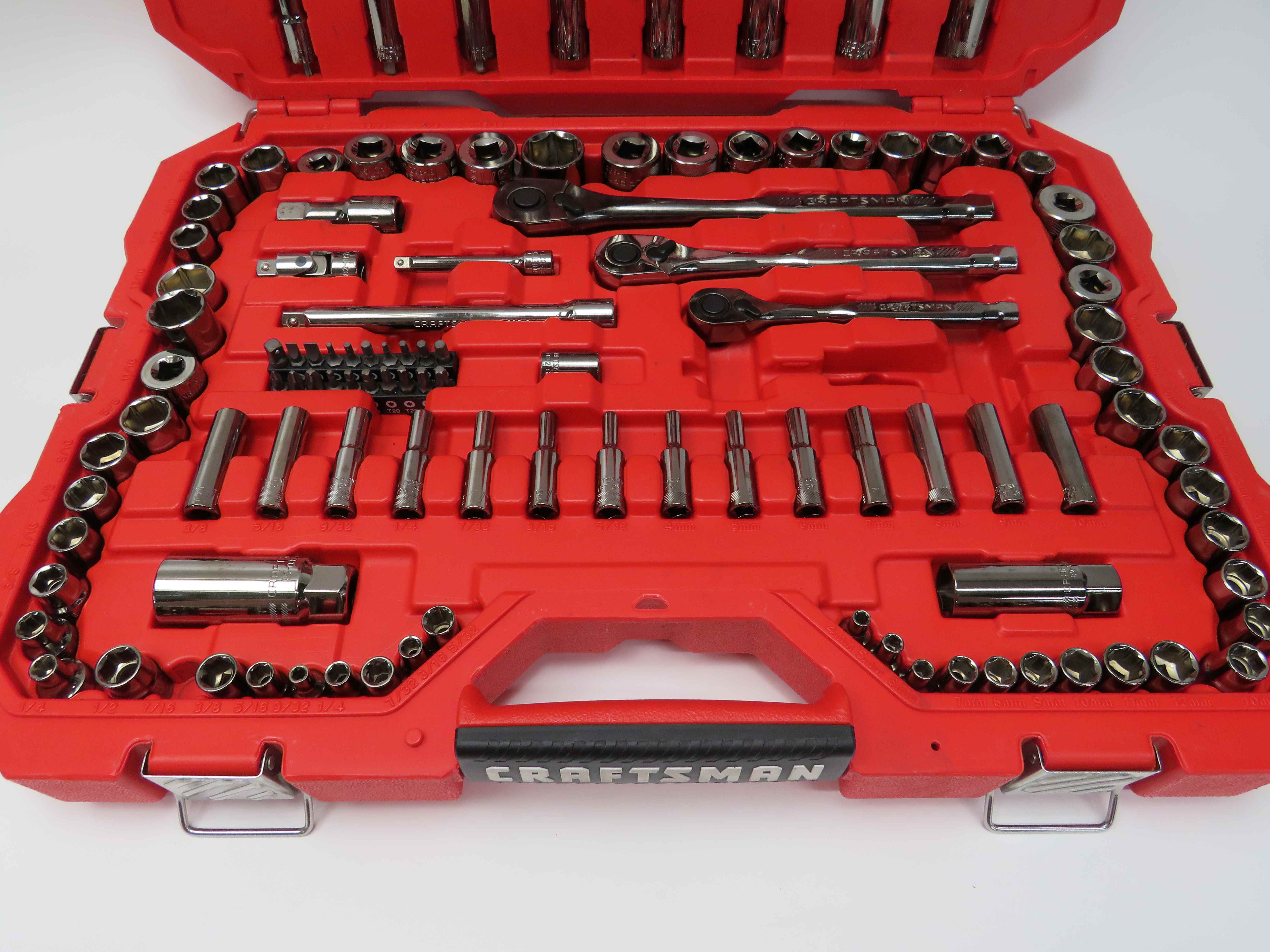 Craftsman 150 Piece SAE/Metric Tool / Socket Set CMMT12035