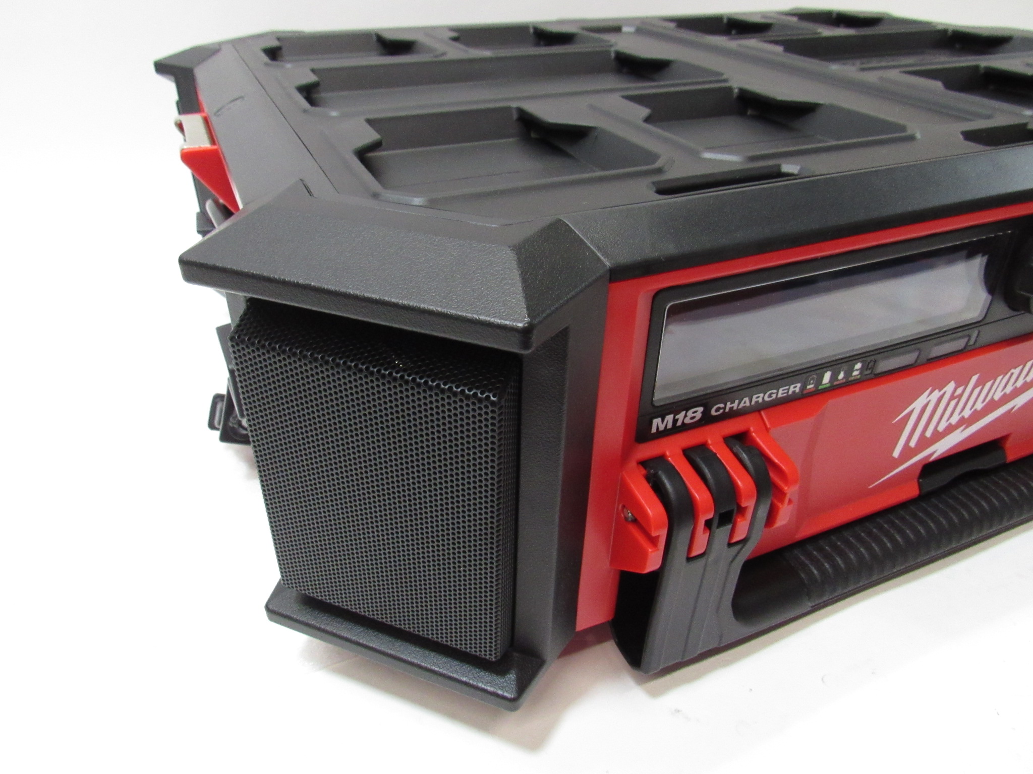 Milwaukee 2950-20 M18 Li-Ion Cordless Built-In Charger PACKOUT Radio ...