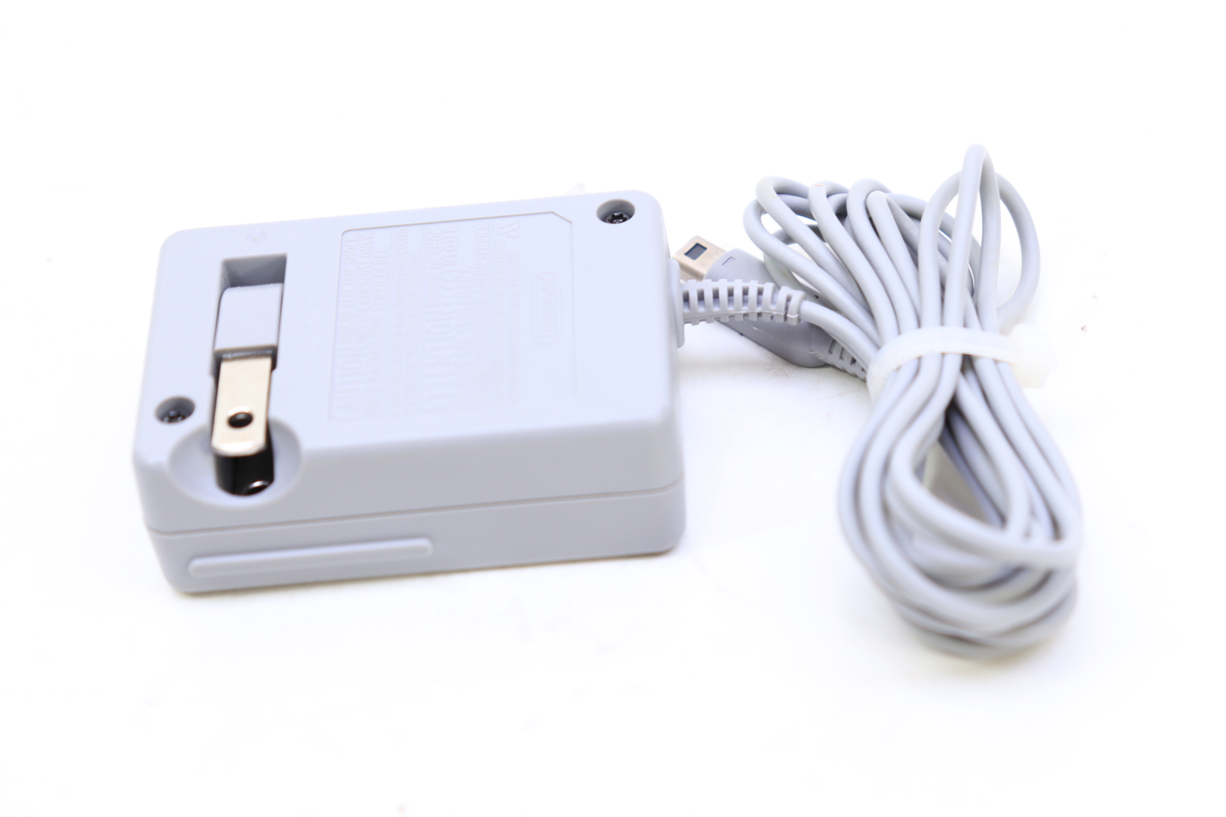 Nintendo Twl 001 Dual Screen Handheld Video Game System Dsi 1696