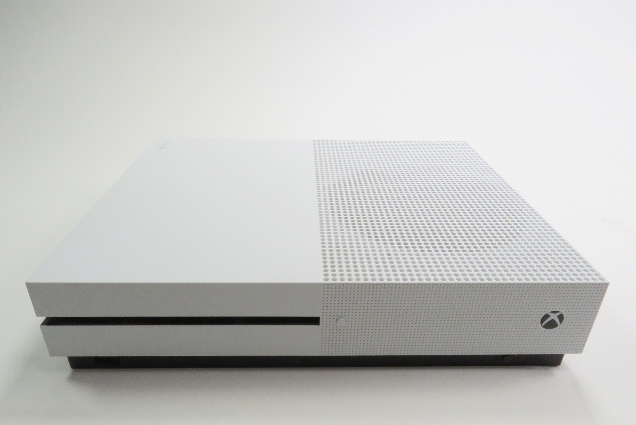 Microsoft Xbox One S 1681 1TB Video Game Console 9171