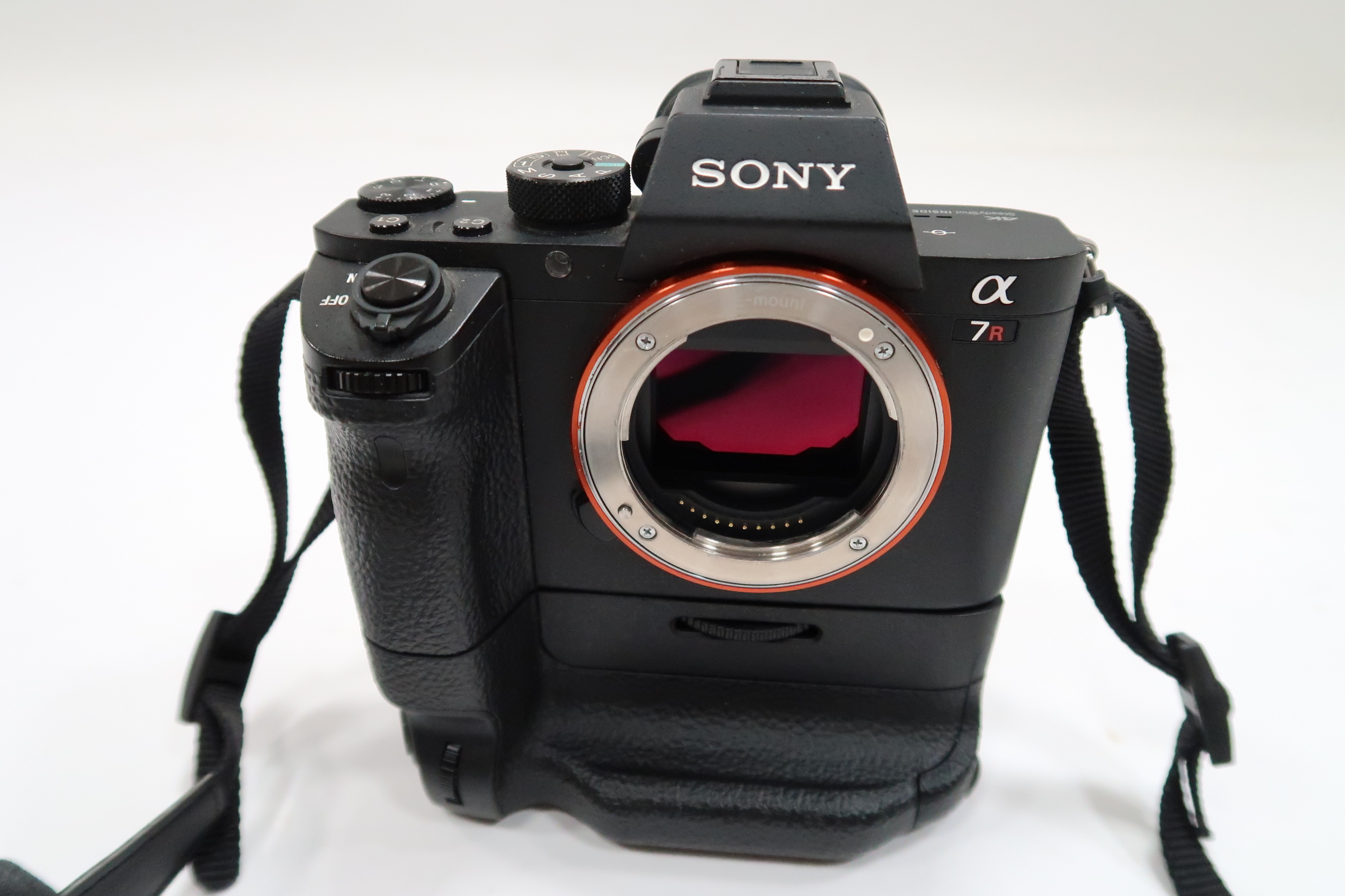 Sony Alpha a7II Mirrorless Digital Camera / Sony FE 28 mm F2 Lens Kit 3335