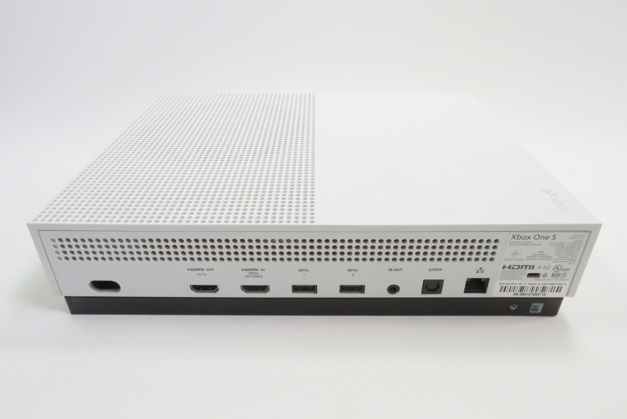 Microsoft Xbox One S 1681 500GB Video Game Console -8999