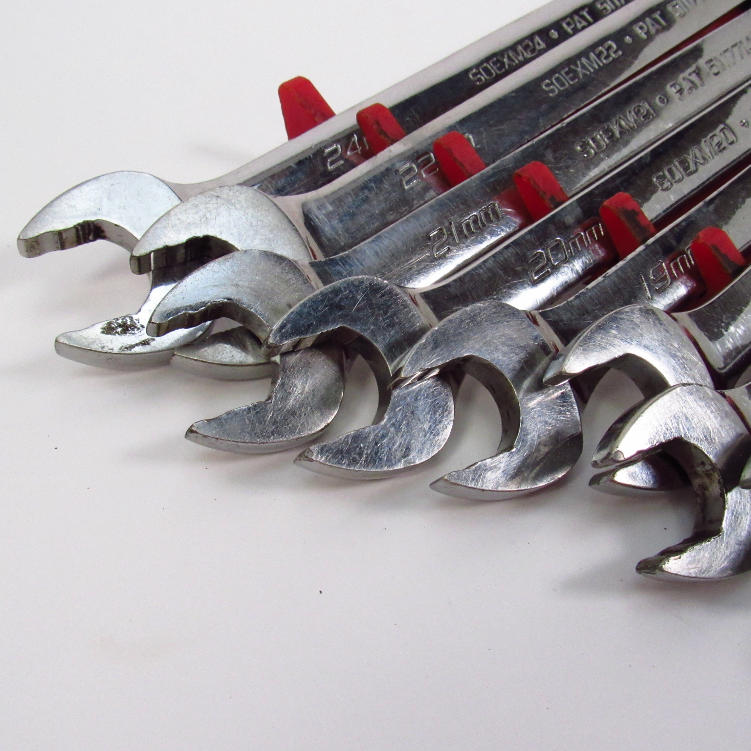 Snap-on Tools 16-Piece SOEXM Metric 8mm-22mm 24mm 12-PT Combination Wrench Set