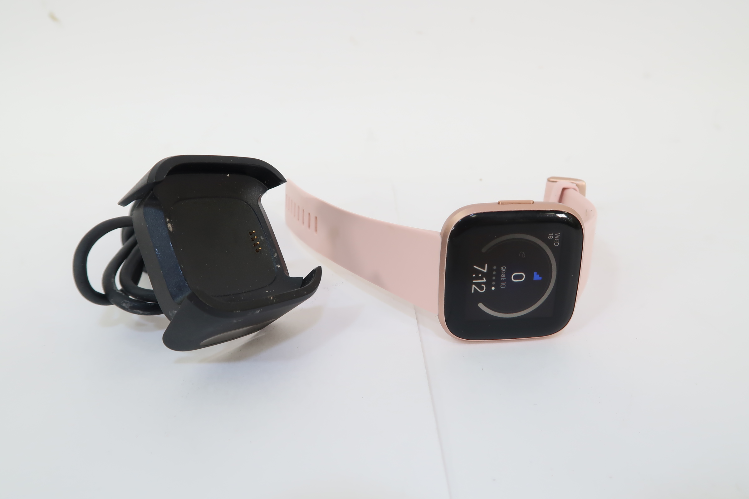 Fitbit Versa 2 Health & Fitness Smartwatch Petal / Copper Rose ...