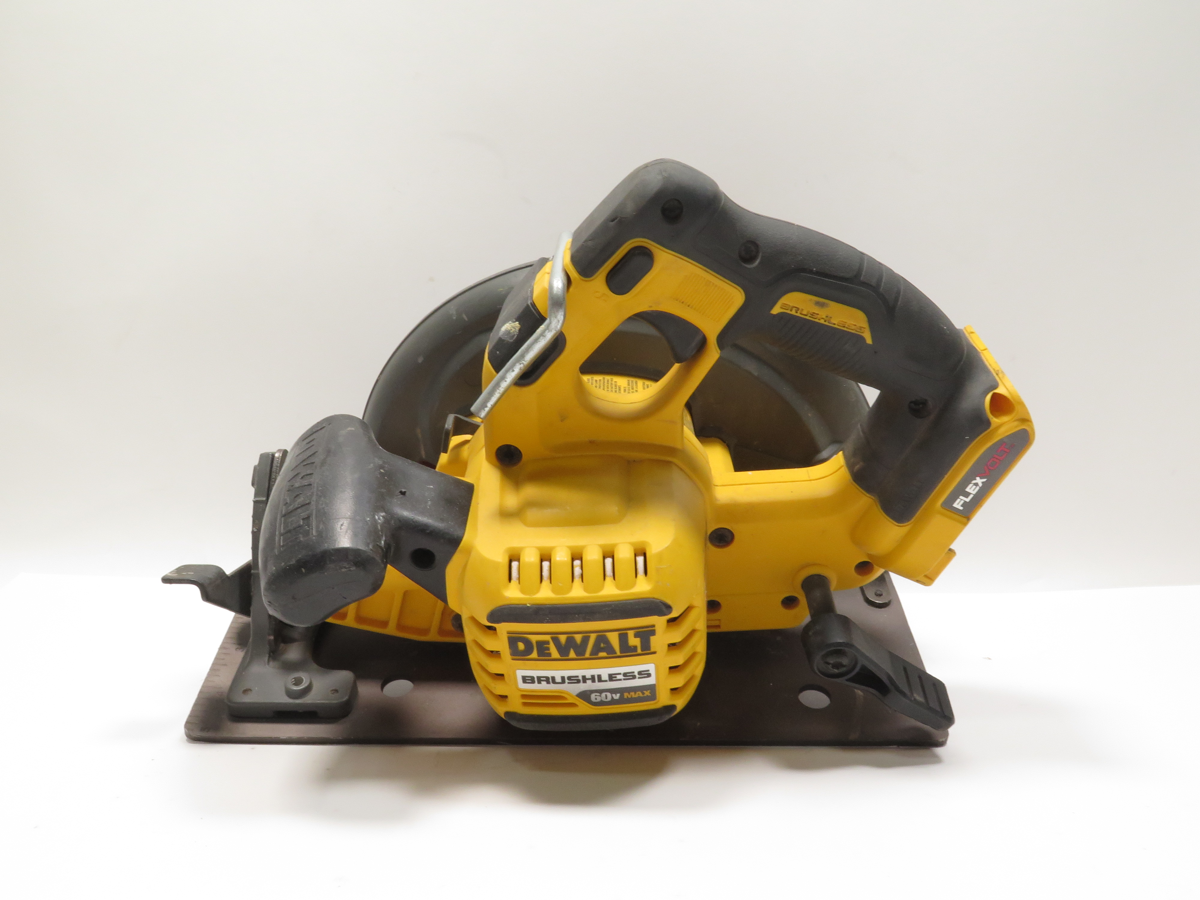 DeWalt DCS575 FlexVolt 60-Volt MAX Cordless Brushless 7-1/4 in ...