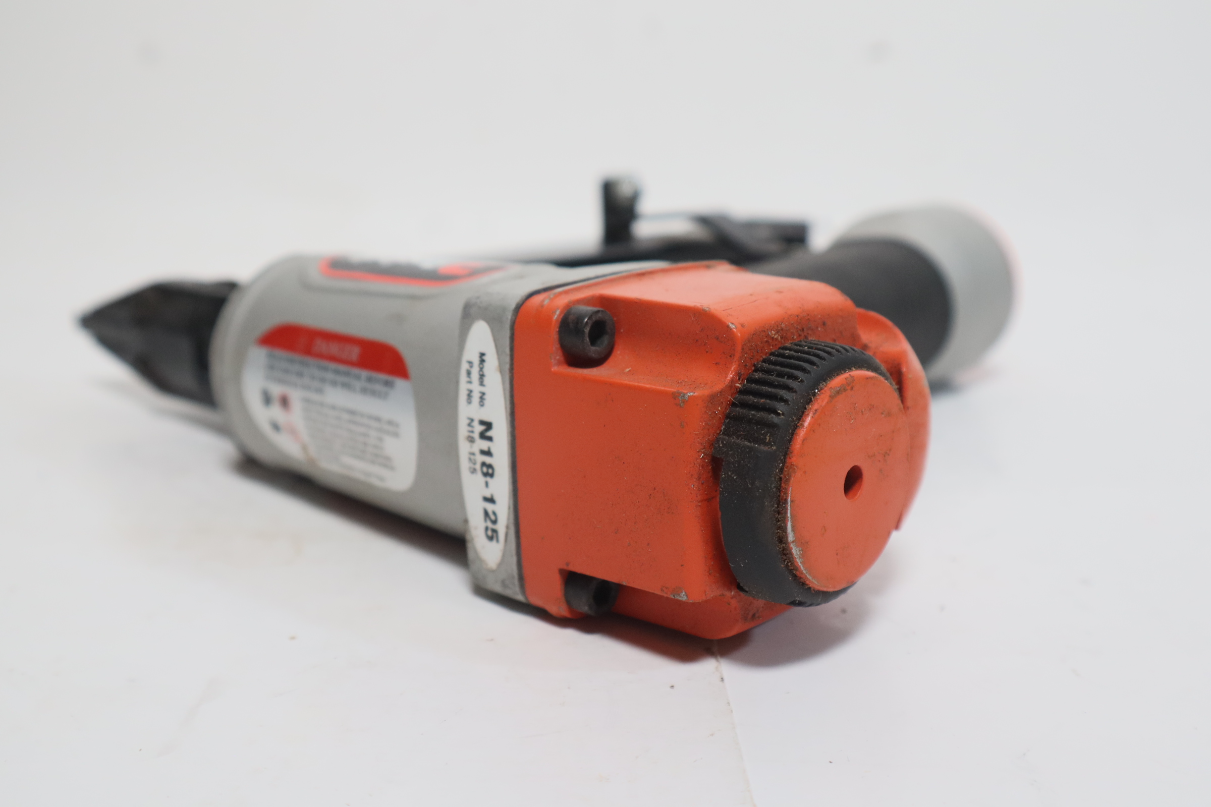 Paslode Lite Line N18-125 Pneumatic 1/1/4" Narrow Soffit Stapler 0585