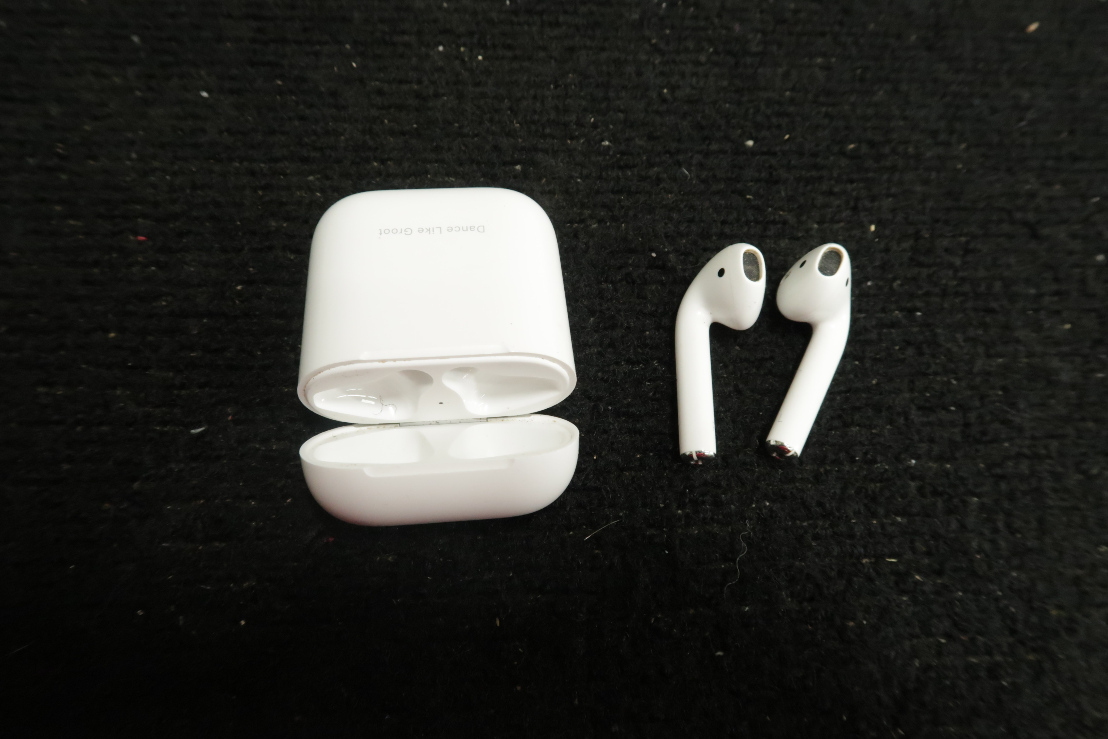Apple MV7N2AM/A Portable Bluetooth Earbuds - White Body Airpods 2 8128