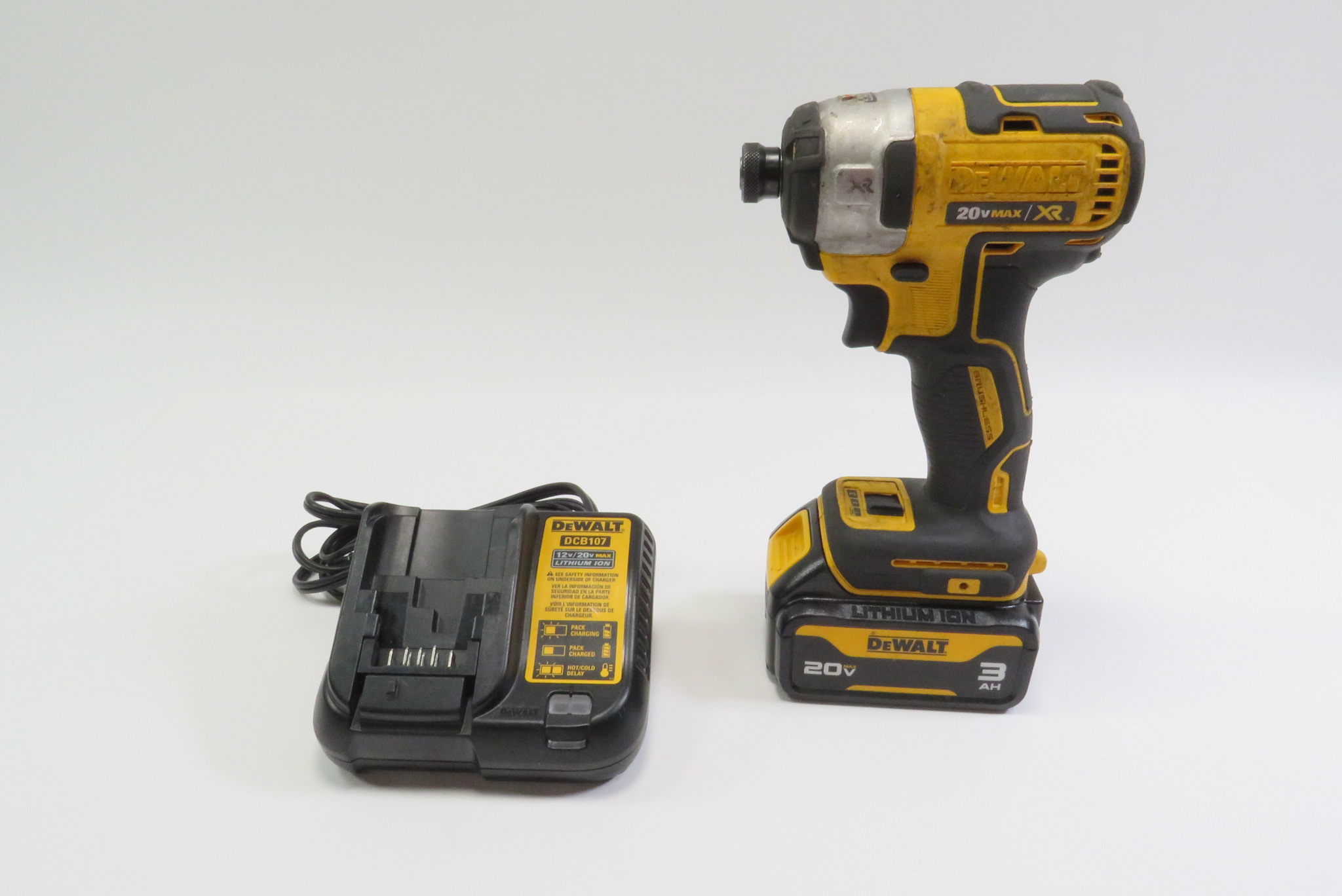 DeWalt DCF887 20V MAX XR Cordless Brushless 3-Speed 1/4" Impact Driver