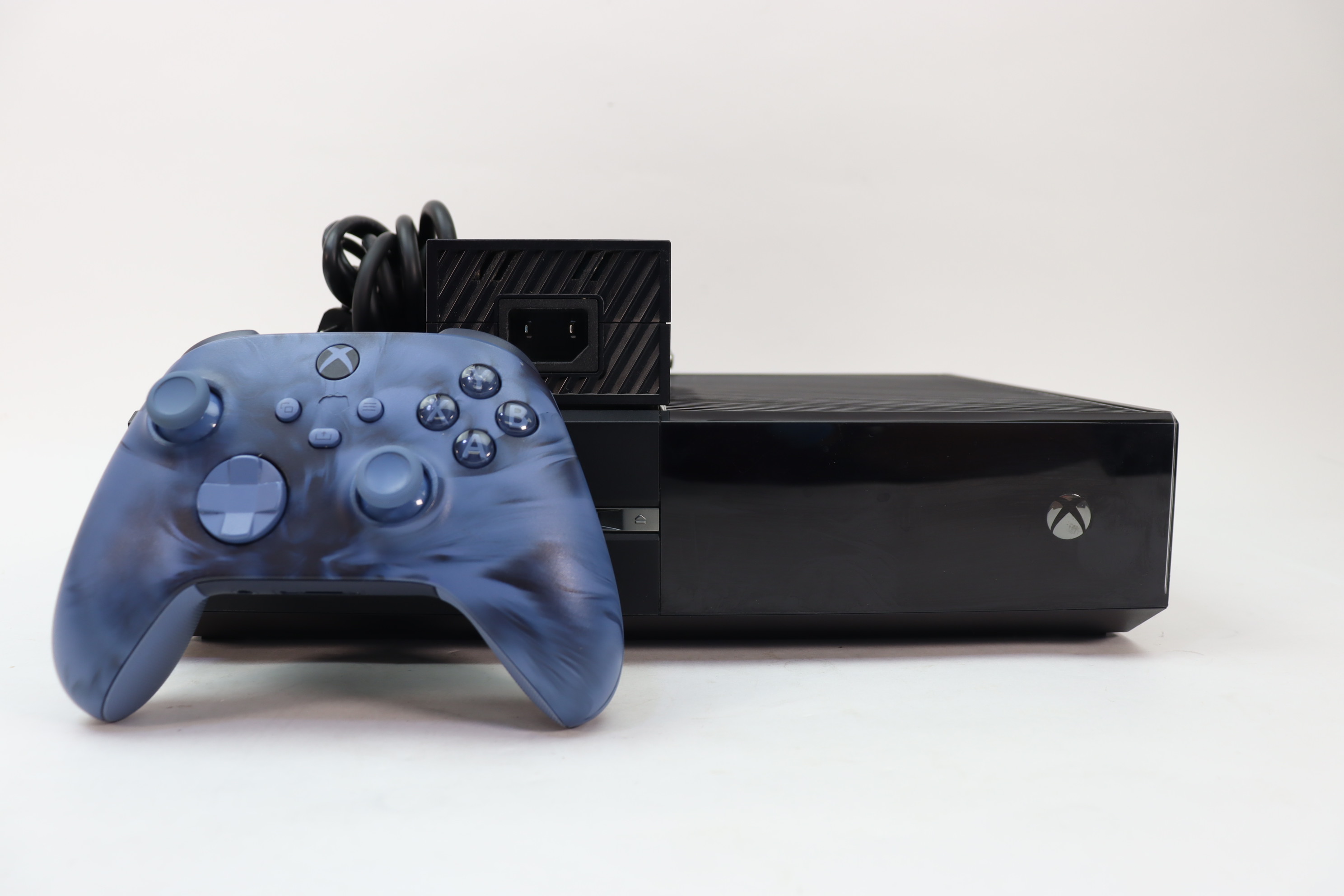 Microsoft Xbox One 1540 500GB Video Game Console 3306