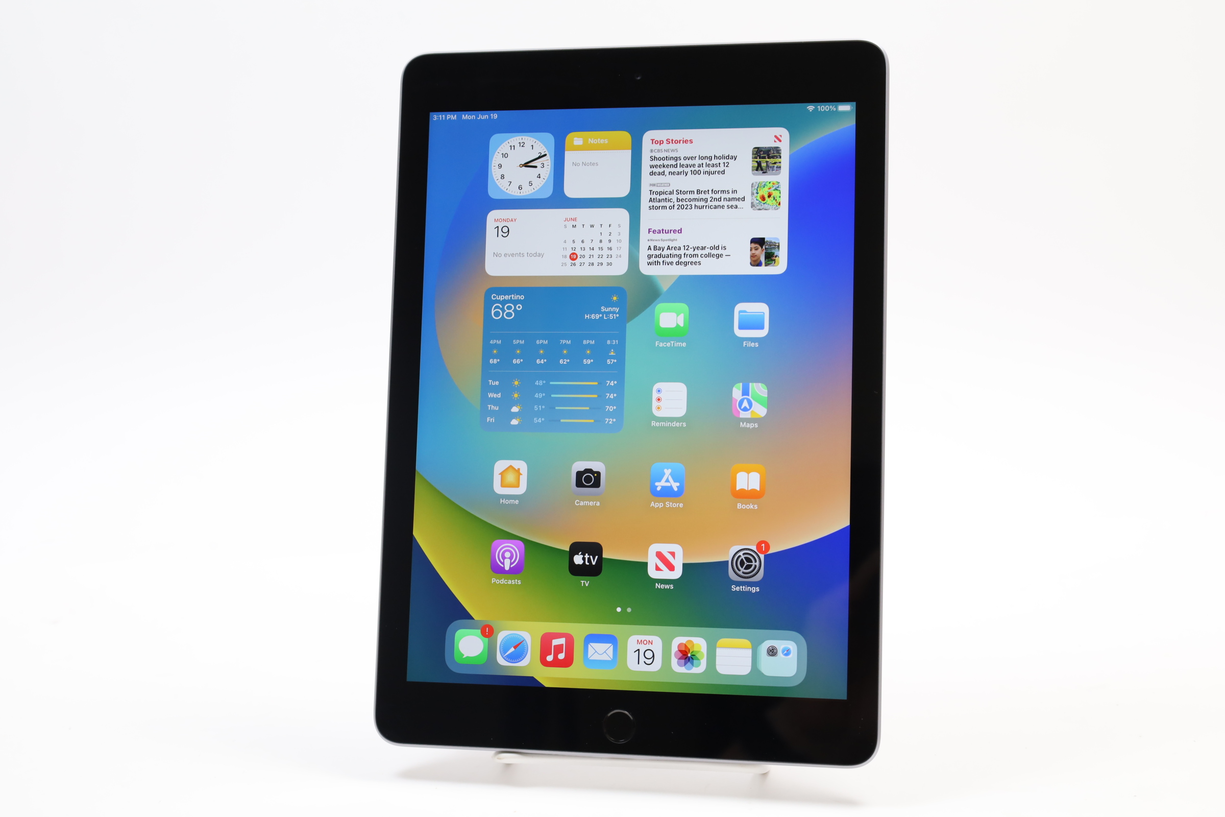 Apple iPad 6th Gen MR7F2LL/A 32GB Wi-Fi 9.7" Tablet - Space Gray