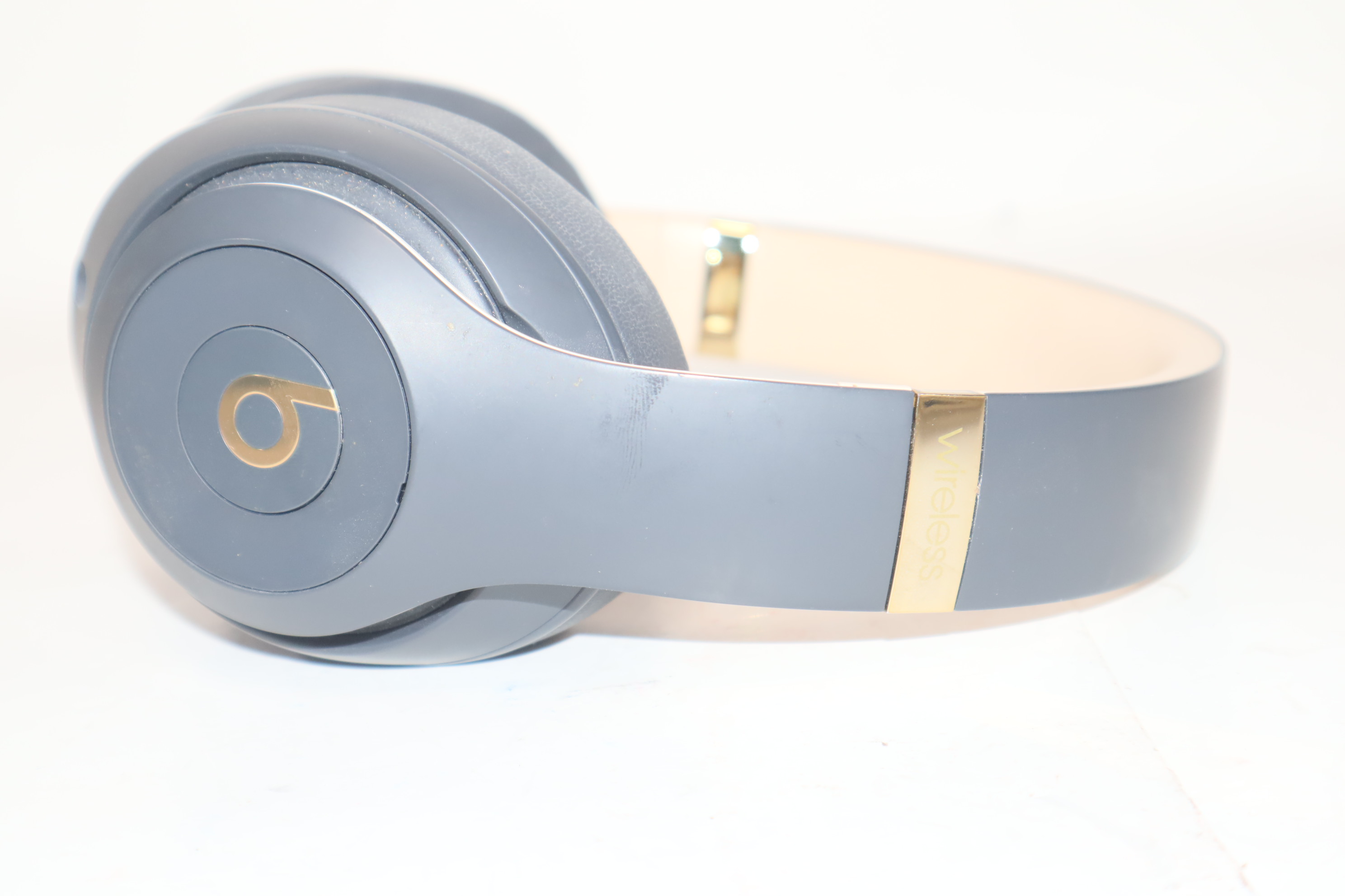 Beats Studio3 Shadow Gray Over-Ear Noise Canceling Bluetooth Wireless ...