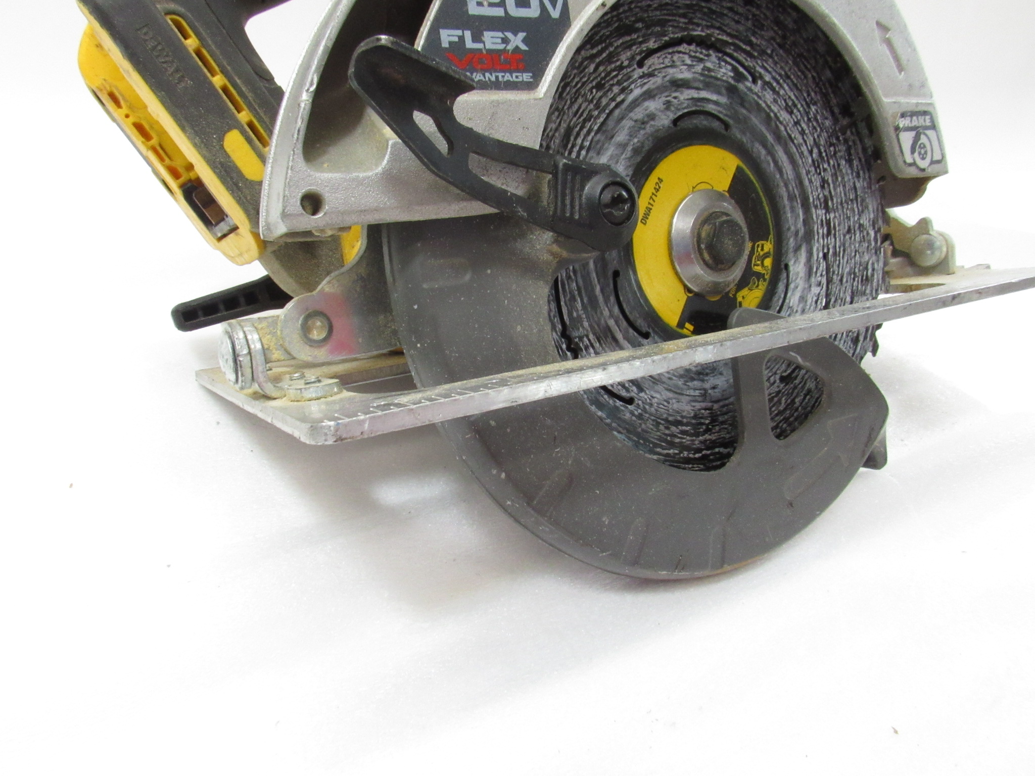 DeWalt DCS573 20V MAX Cordless Brushless 7-1/4" Circular Saw