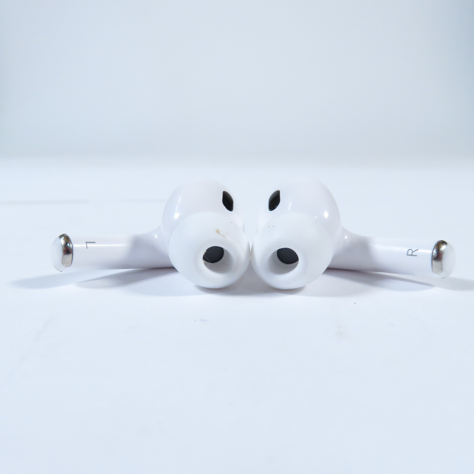 Apple AirPods Pro 2nd Gen A2700 Active Noise Cancelling Wireless Earbuds