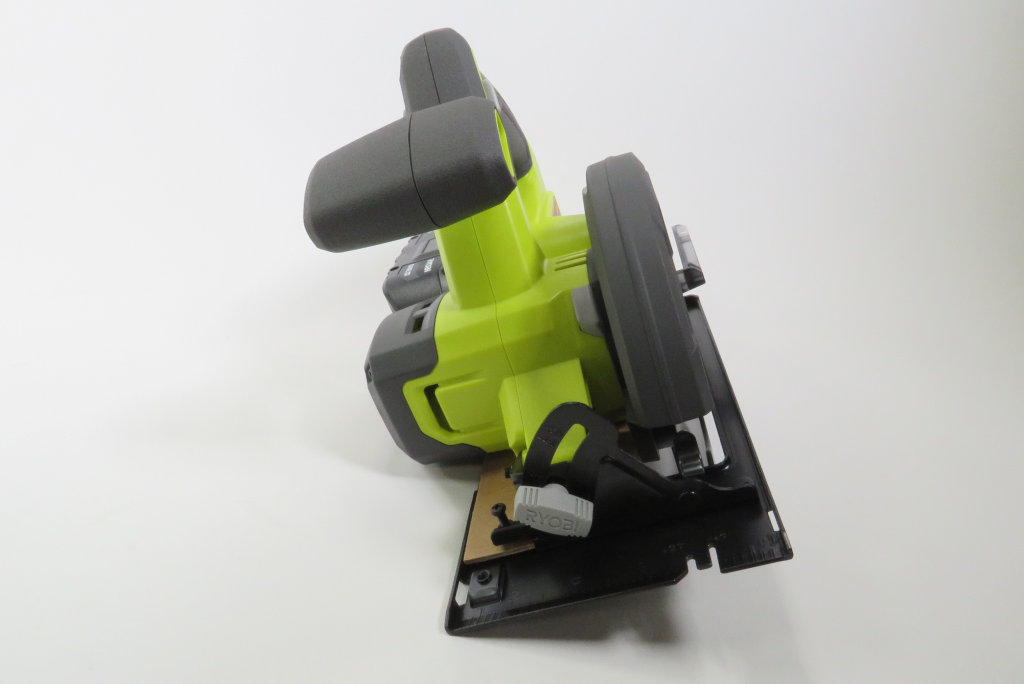 Ryobi PCL500 ONE+ 18-Volt Lithium-Ion Cordless 5 1/2" Circular Saw
