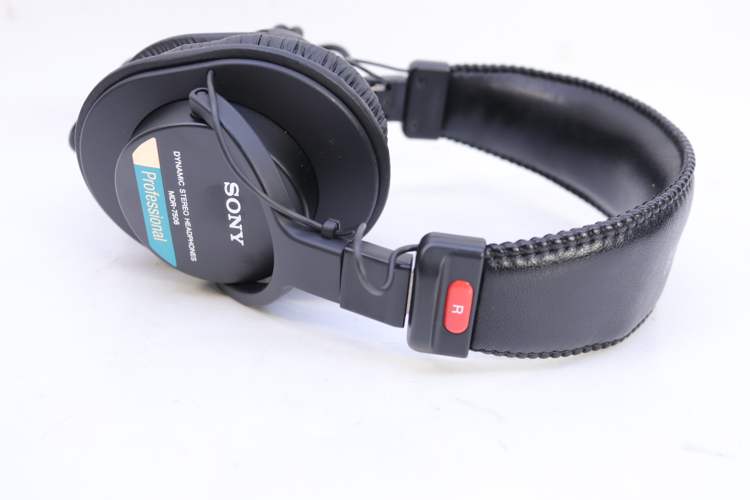 Sony MDR-7506 Professional Large Diaphragm Over-The-Ear Headphones