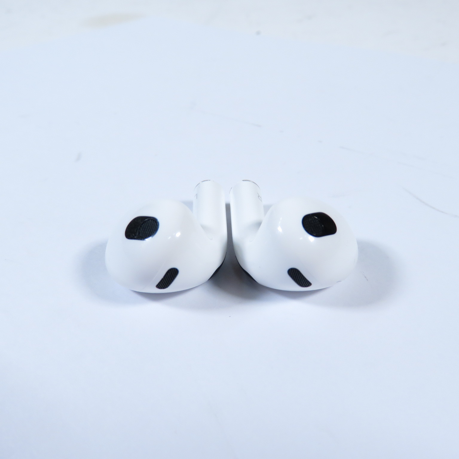 Apple AirPods 3rd Gen A2566 Wireless Adaptive EQ Bluetooth Portable Earbuds