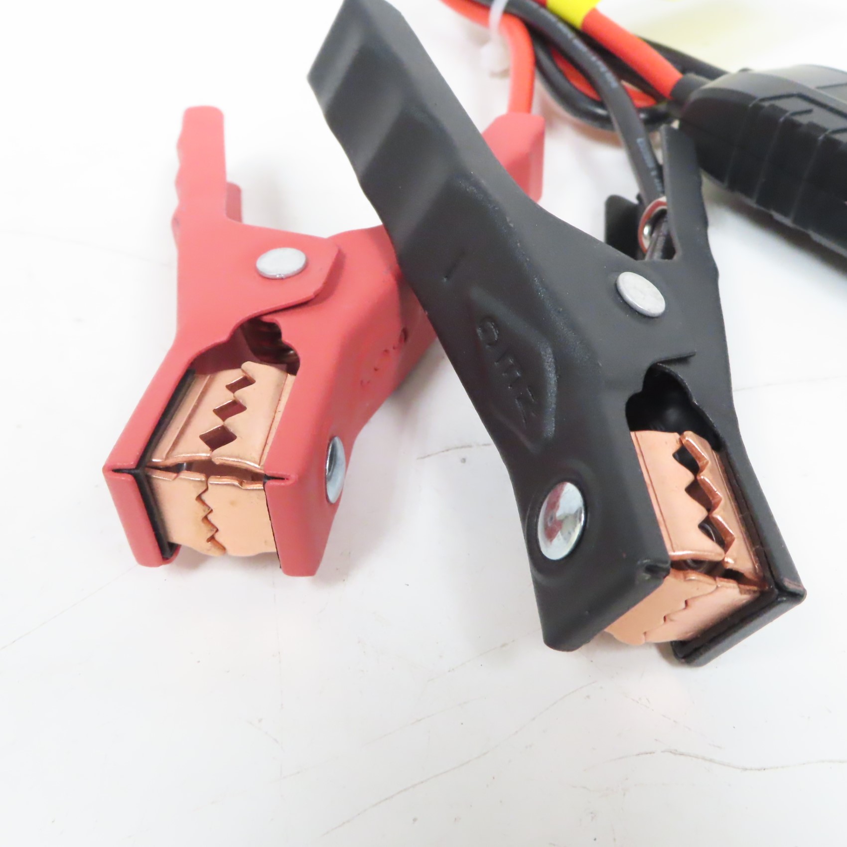 Vector SS6LV 1200 Peak Amp Dual USB Lithium-Ion Jump Starter/Charger