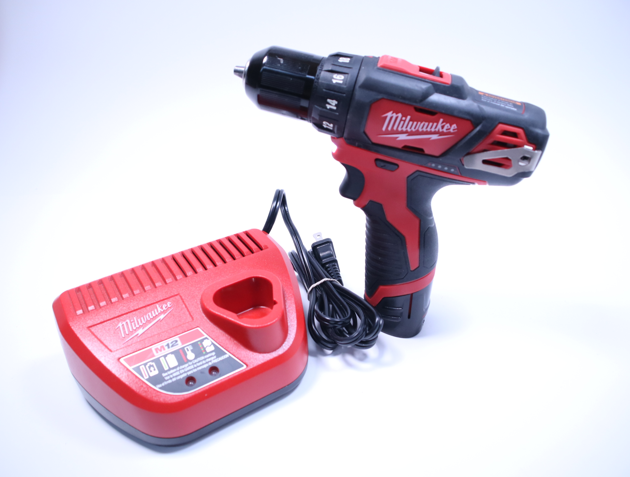 Milwaukee 2407-20 12V 3/8" Cordless Drill/Driver Kit 1571