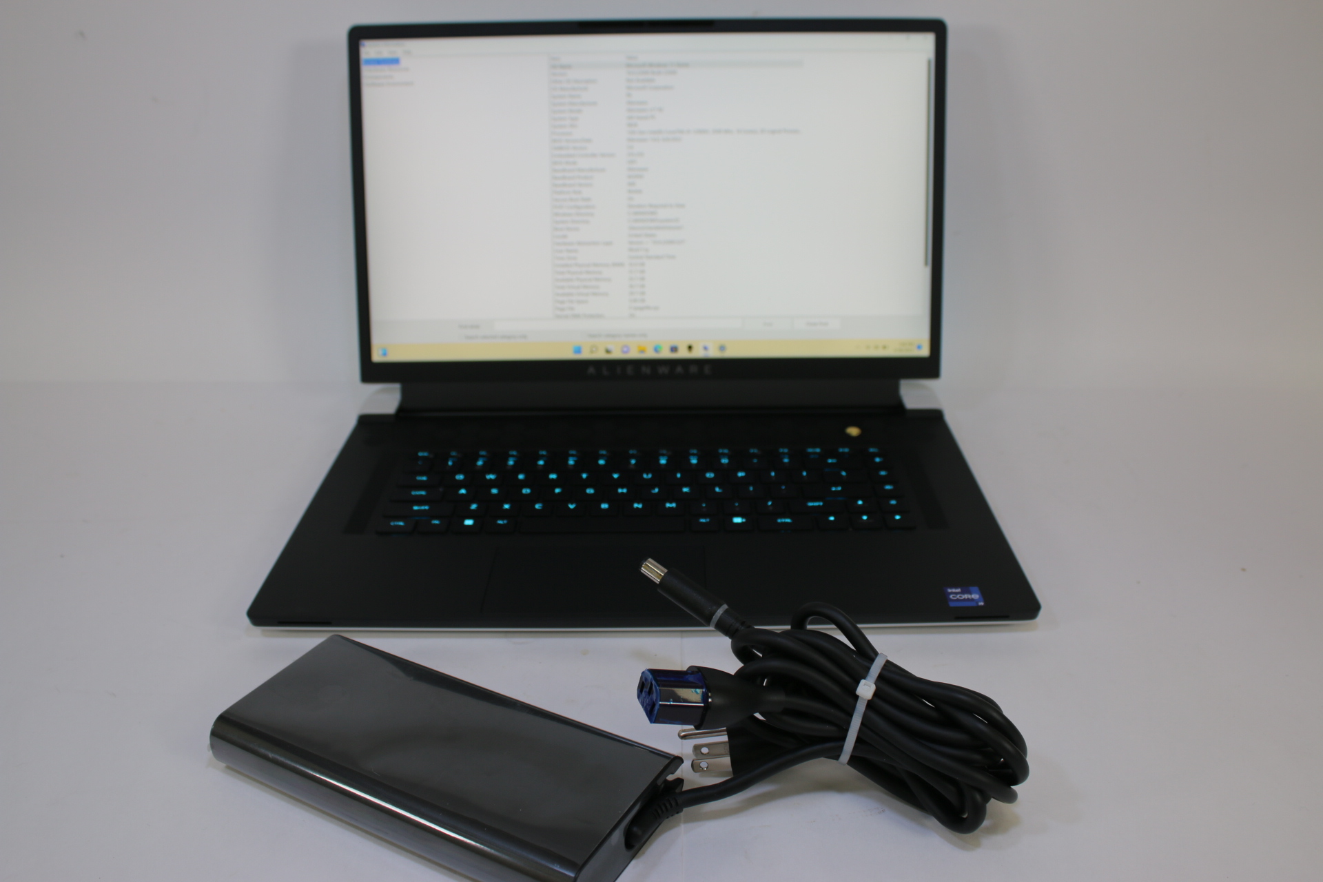 Alienware x17 R2 P48E Core i9-12900H 2.5Ghz RTX 3060 32GB RAM 1TB SSD 17.3"